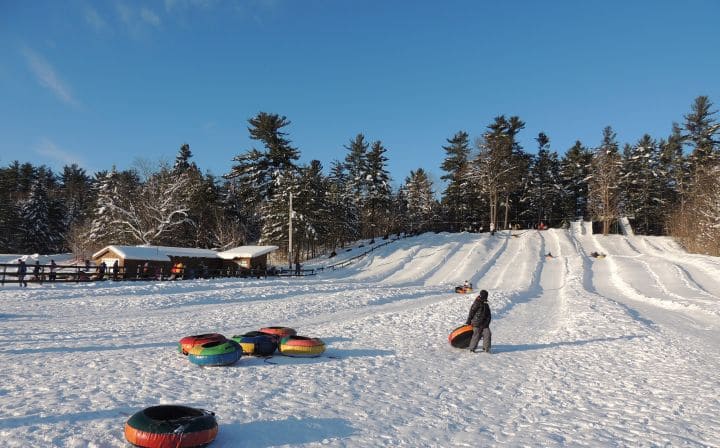 10 endroits où faire de la glissade sur tube au Québec | Salut Bonjour
