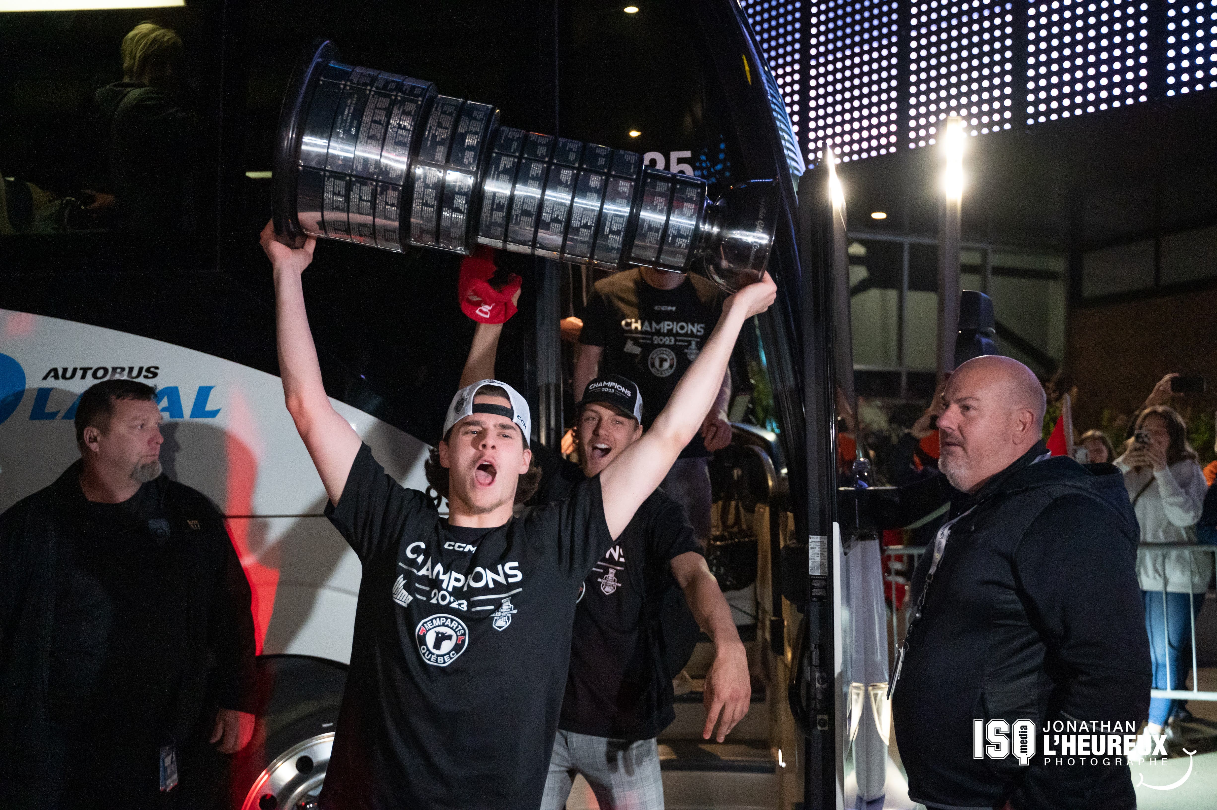 À VOIR: les Remparts attendus par des centaines de partisans - TVA Sports