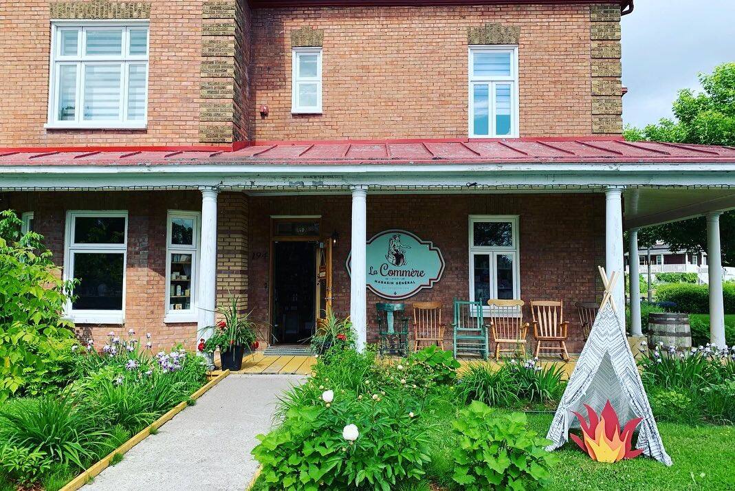 On a jasé avec Nancy, la star de La Commère magasin général sur TikTok ...