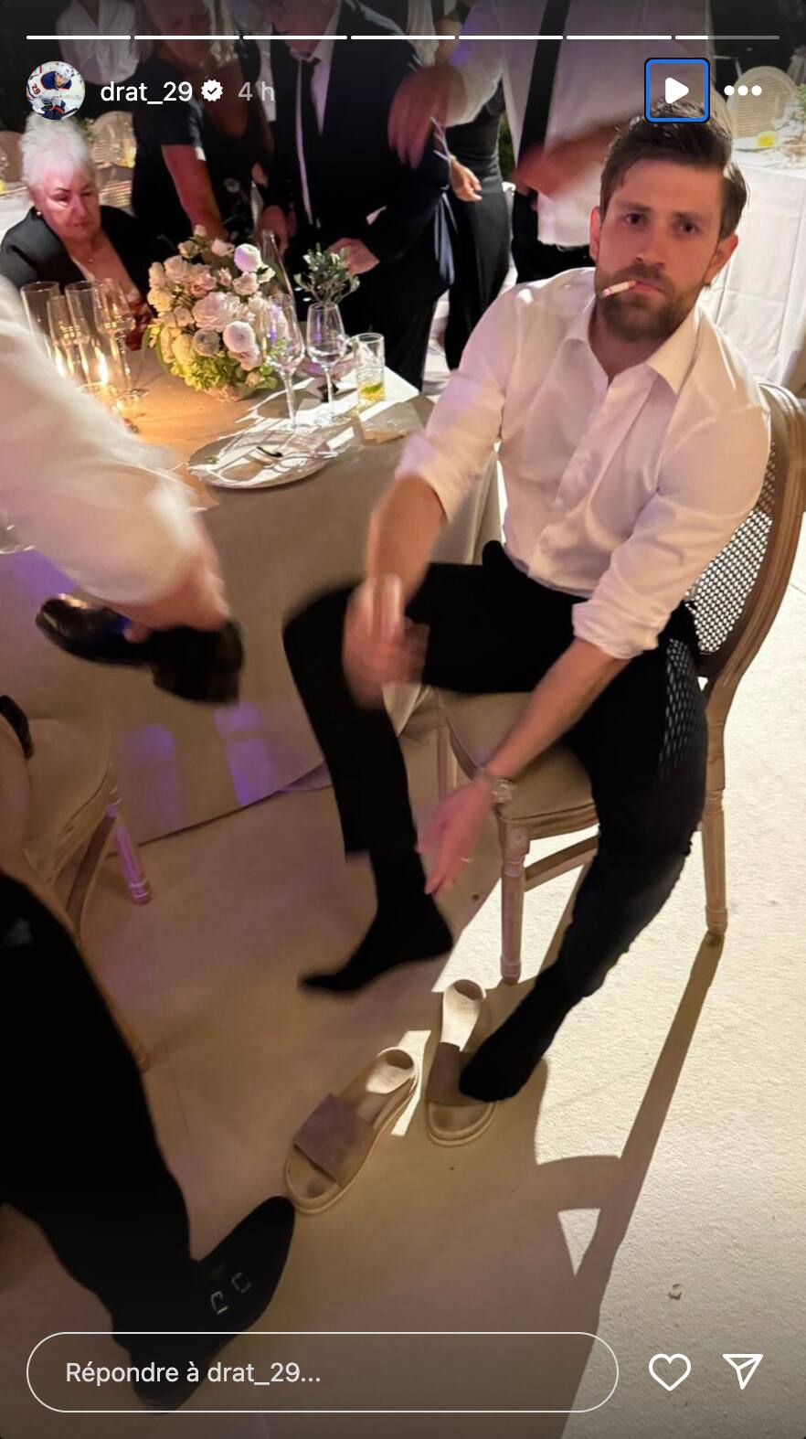 Une photo de Leon Draisaitl, cigarette à la bouche, fait le tour du web ...