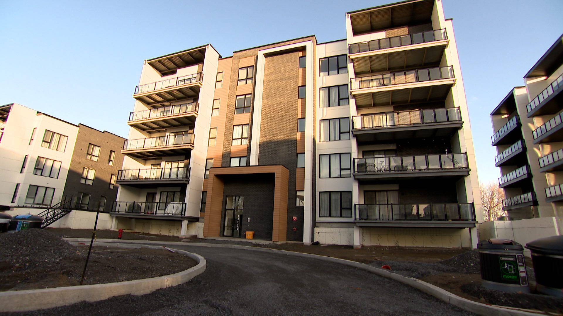 Dette de 500 000$ et travaux qui traînent en longueur: une candidate du ...