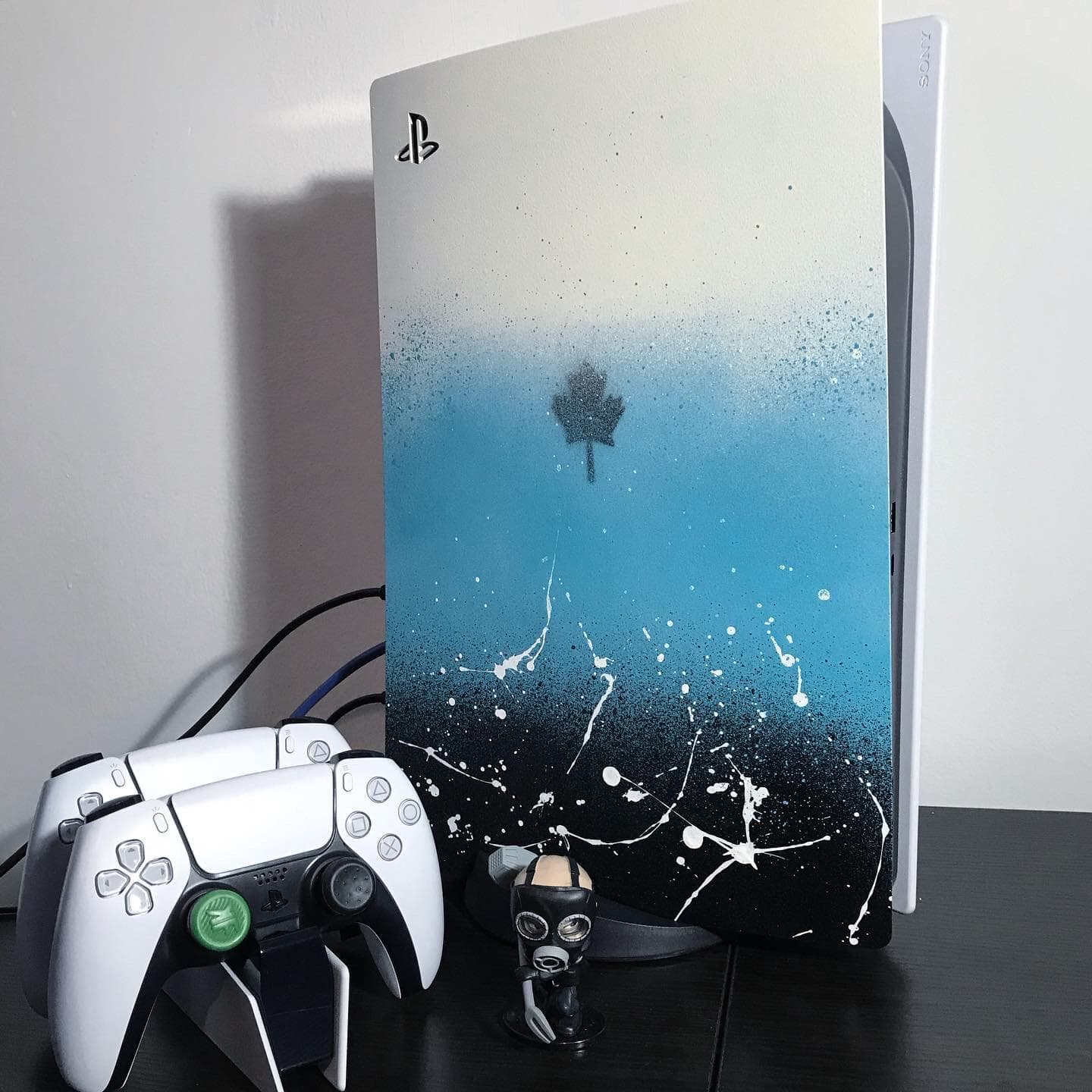 Ces consoles PS5 personnalisées sont plus cool que l'originale | Pèse ...