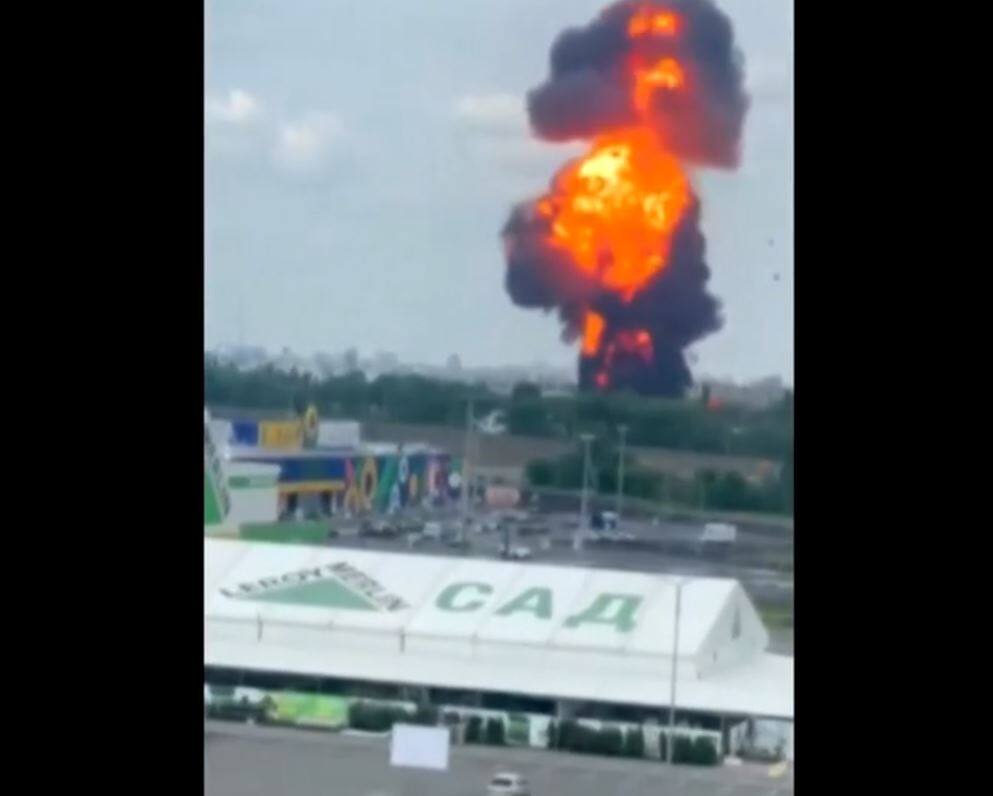À VOIR | Un dépôt de carburant explose à Voronej en Russie; la cause ...