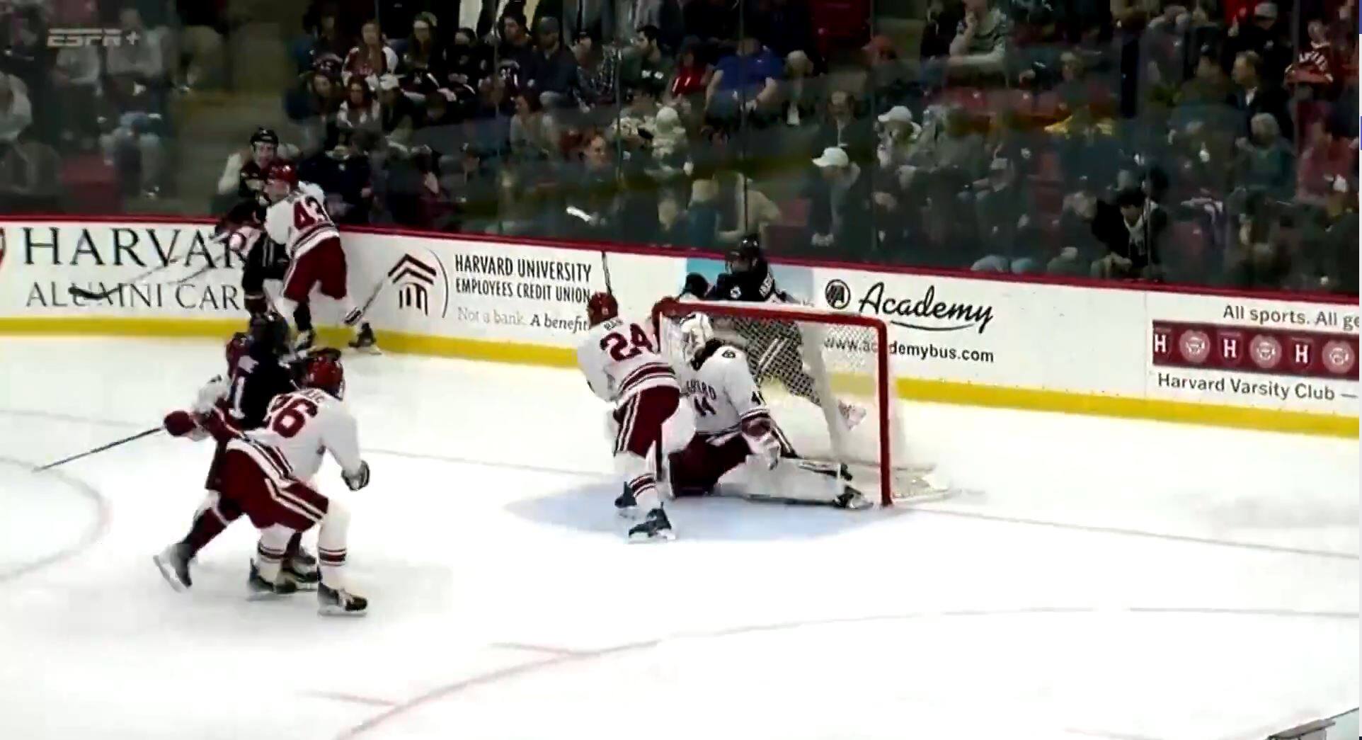 À VOIR | Le fils de Kent Hughes marque un superbe but Michigan - TVA Sports