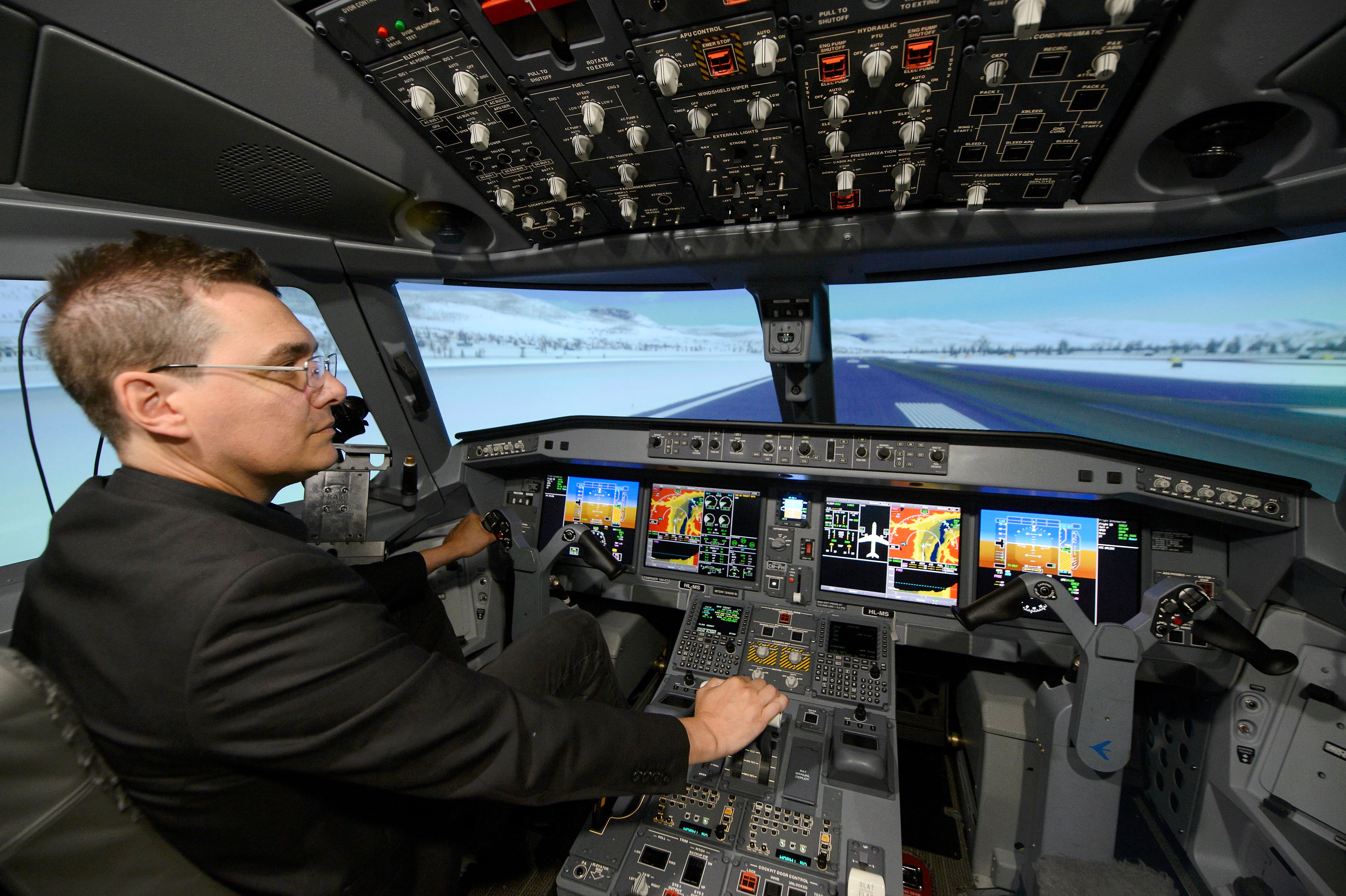 [EN IMAGES] Pas facile de piloter un avion: Le Journal a pu faire l ...