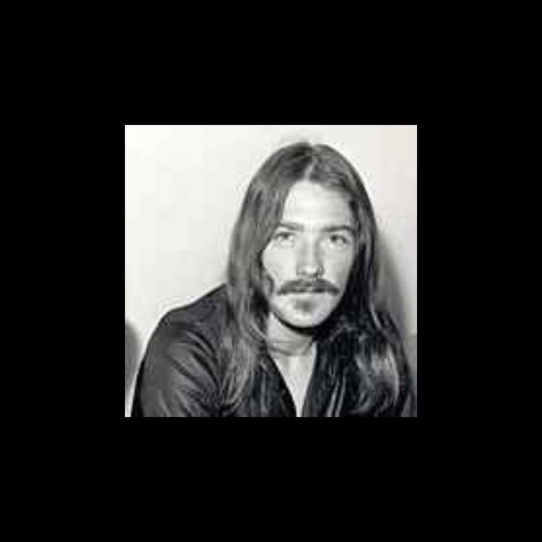 Le premier batteur du groupe AC/DC s’éteint à 77 ans | JDM
