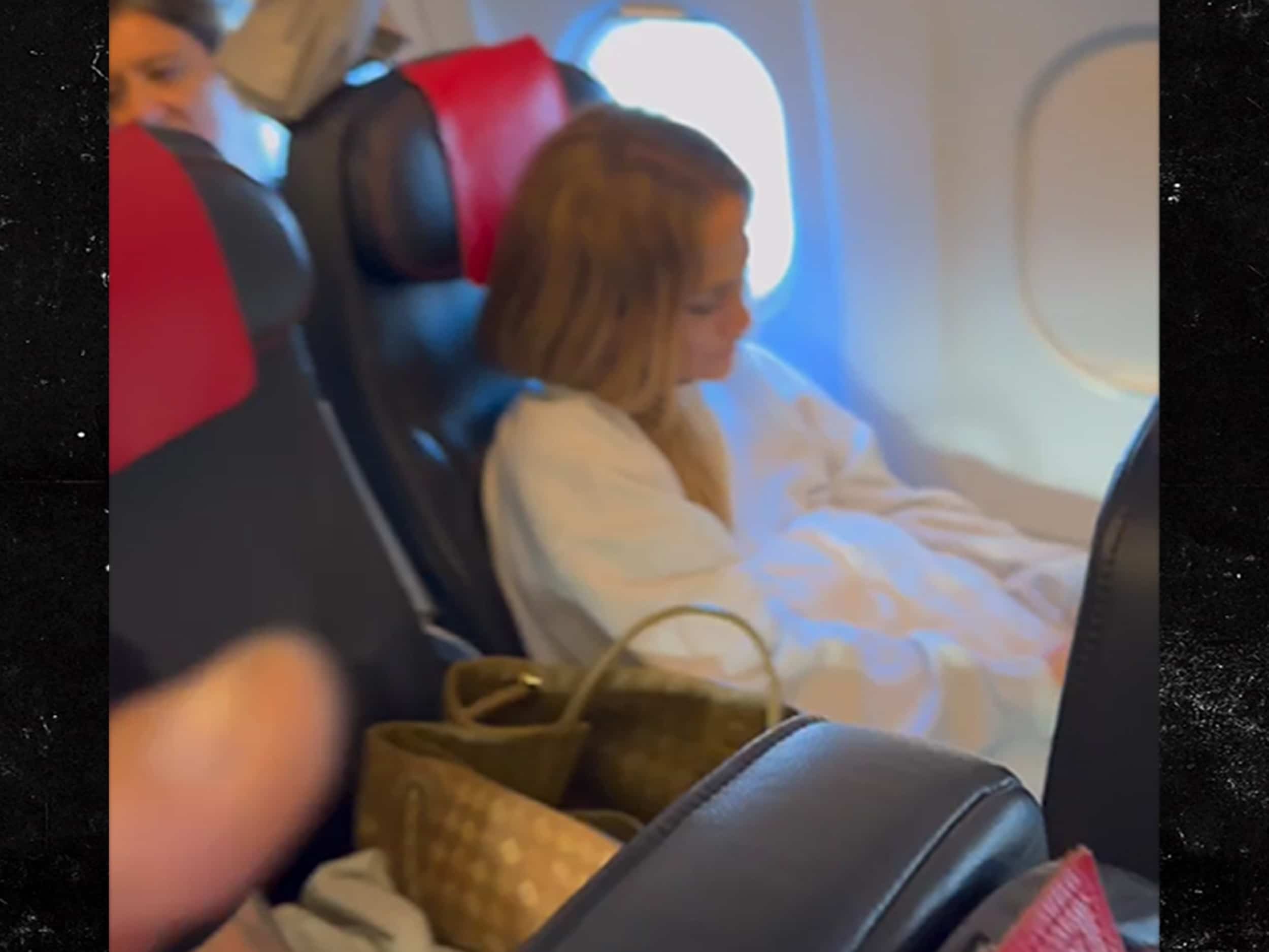 Paris Fashion Week: Jennifer Lopez vole en classe économique à bord d ...