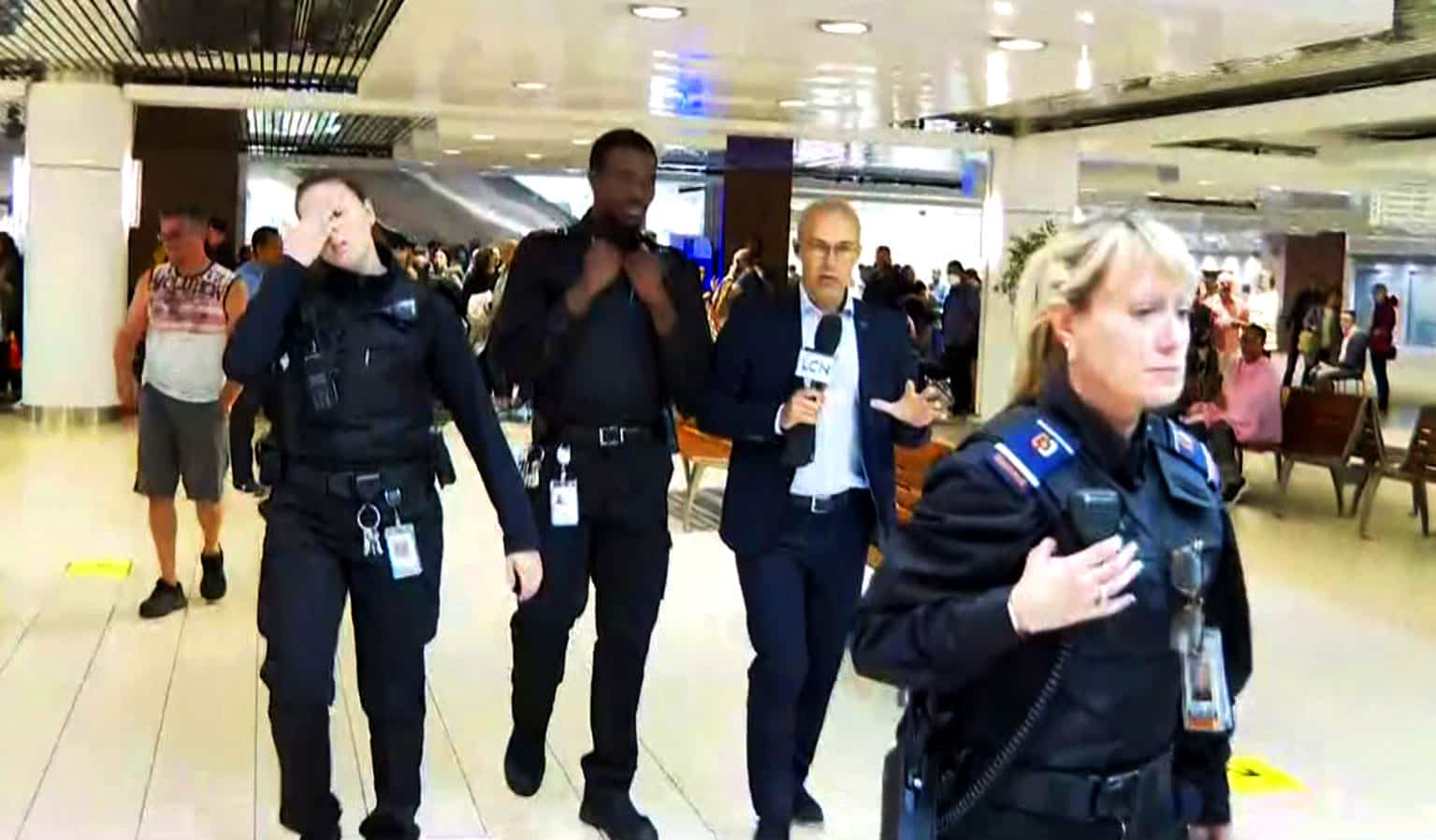 Crise des passeports : citoyens exaspérés, journaliste expulsé | TVA ...