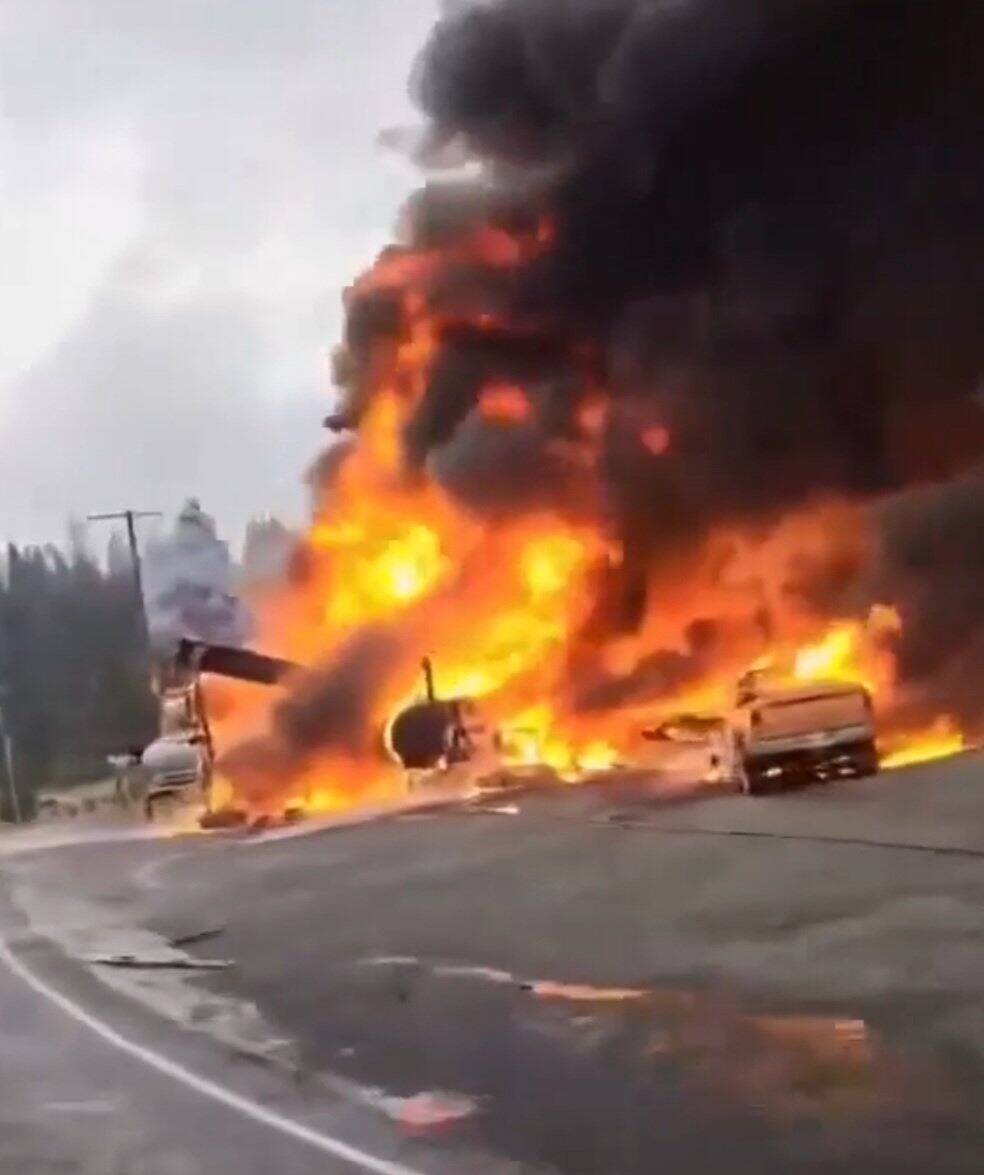 EN IMAGES | Une violente explosion détruit une station-service de l ...