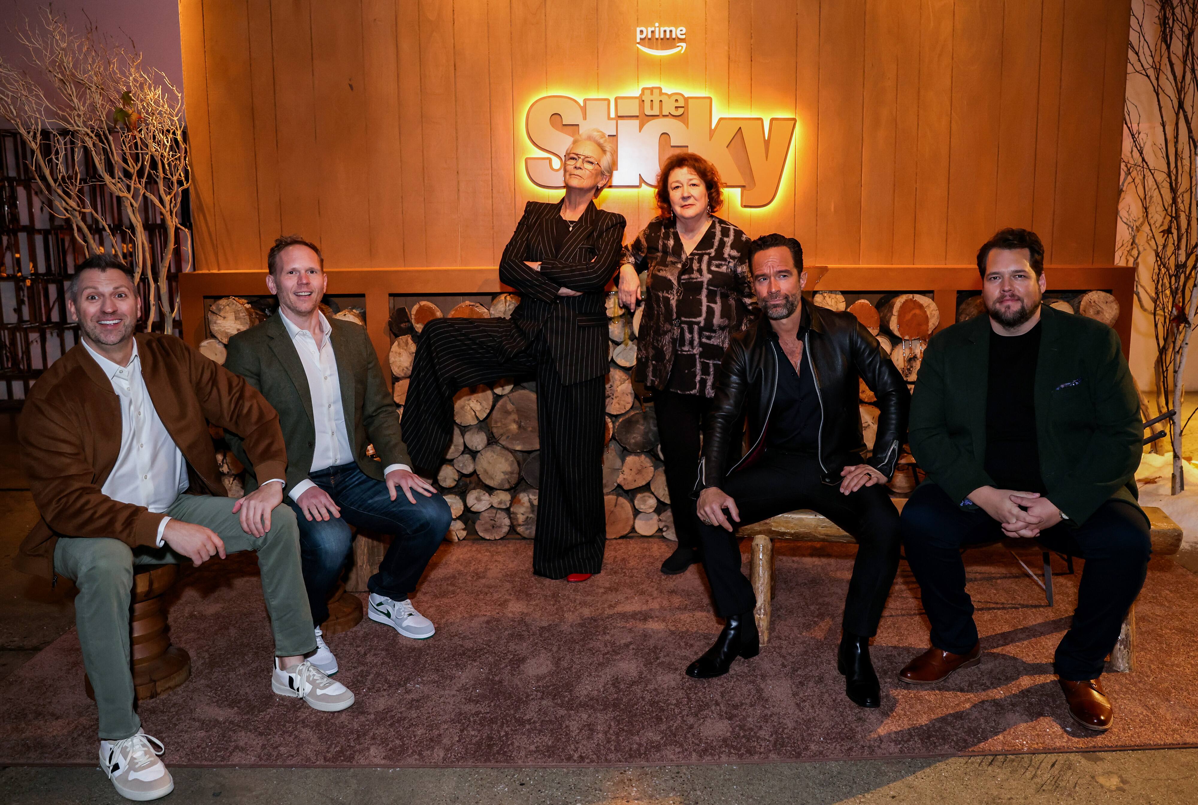 Guillaume Cyr prend la pose avec Jamie Lee Curtis sur le tapis rouge de ...