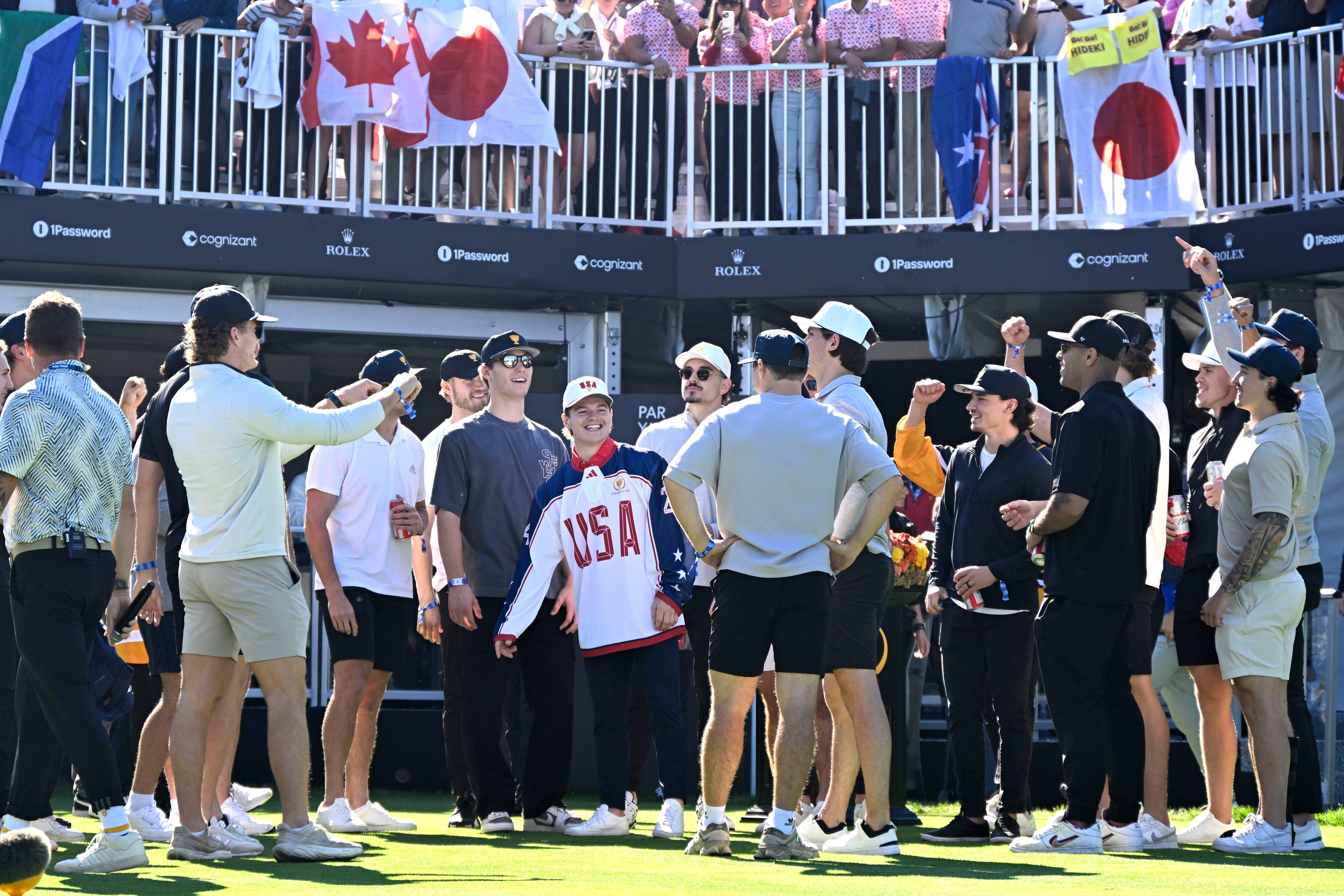 Nick Suzuki, Cole Caufield et le Canadien débarquent à la Coupe des ...