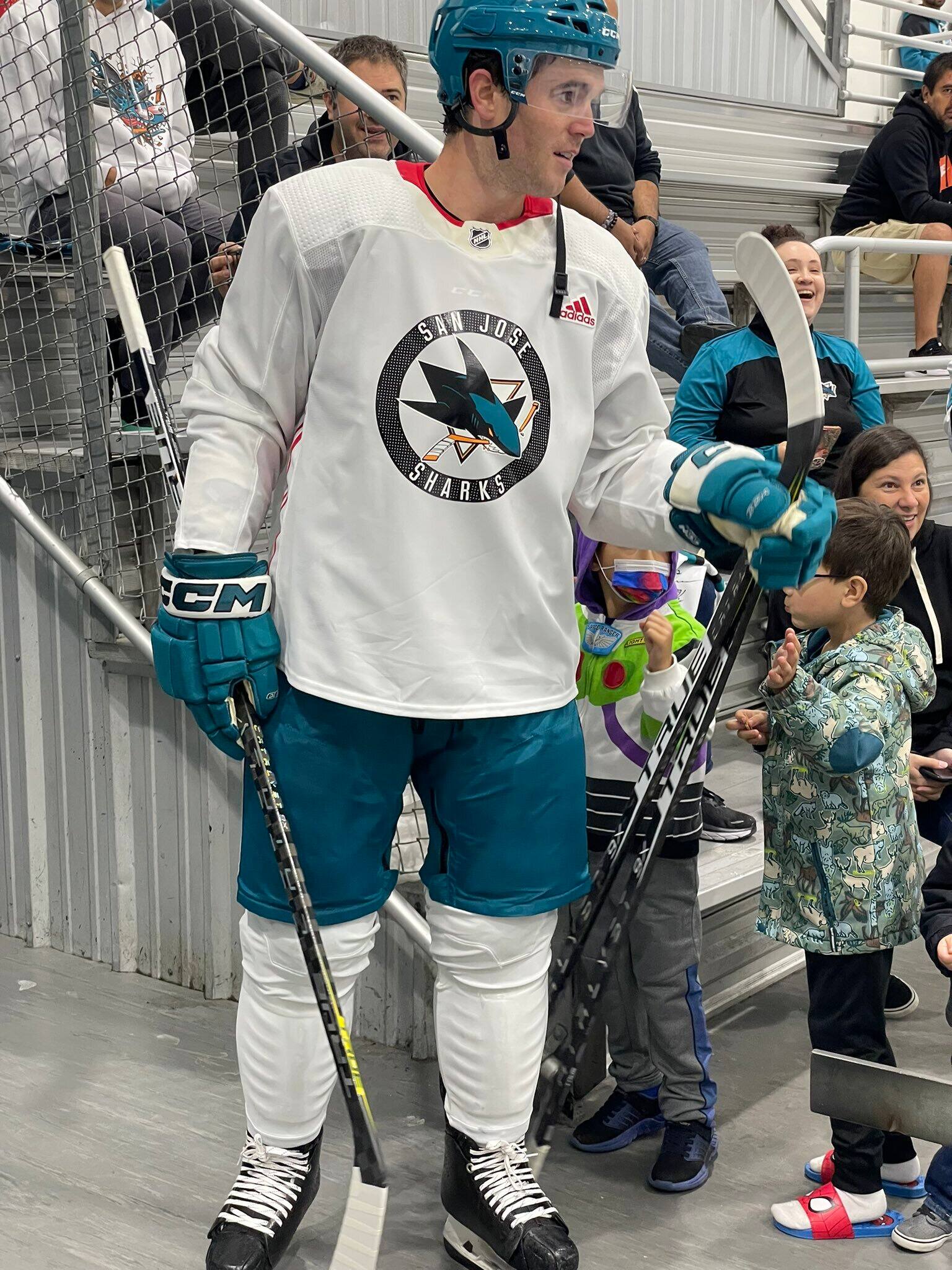 LNH: Scott Harrington transforme son essai en contrat - TVA Sports