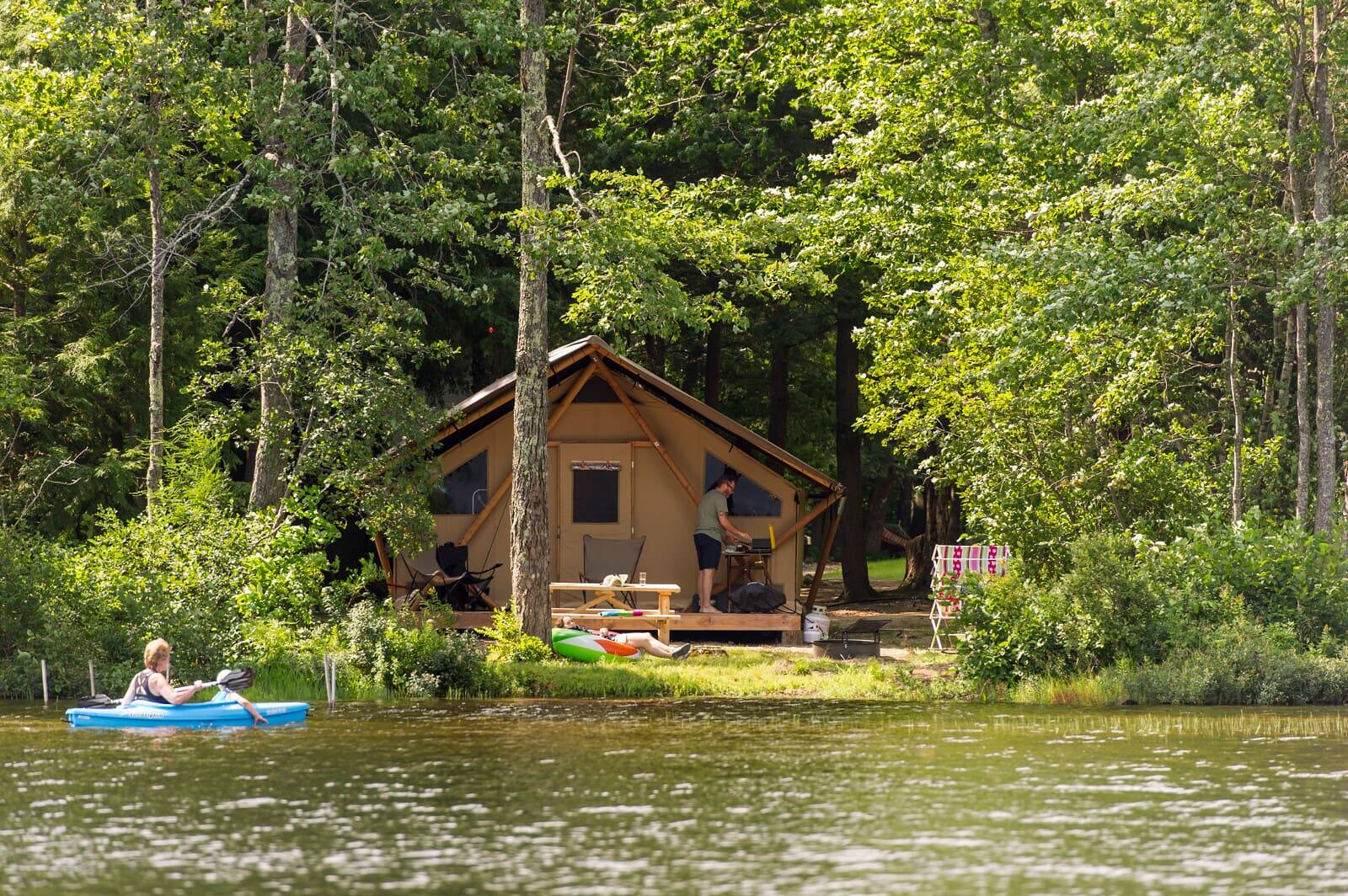Découvrez ce nouveau camping Huttopia dans les Laurentides | JDM