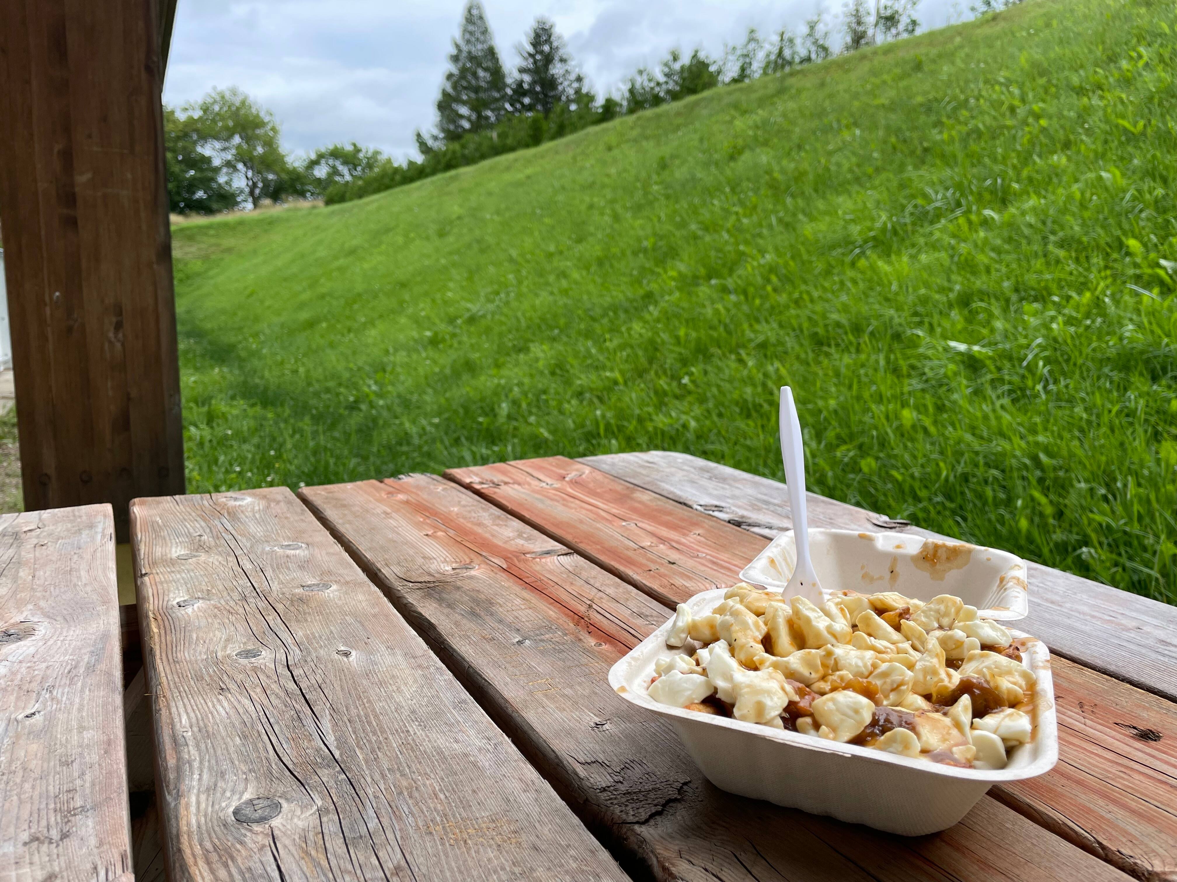 Poutine vantée par Olivier Primeau: des files d'attente monstres Chez ...