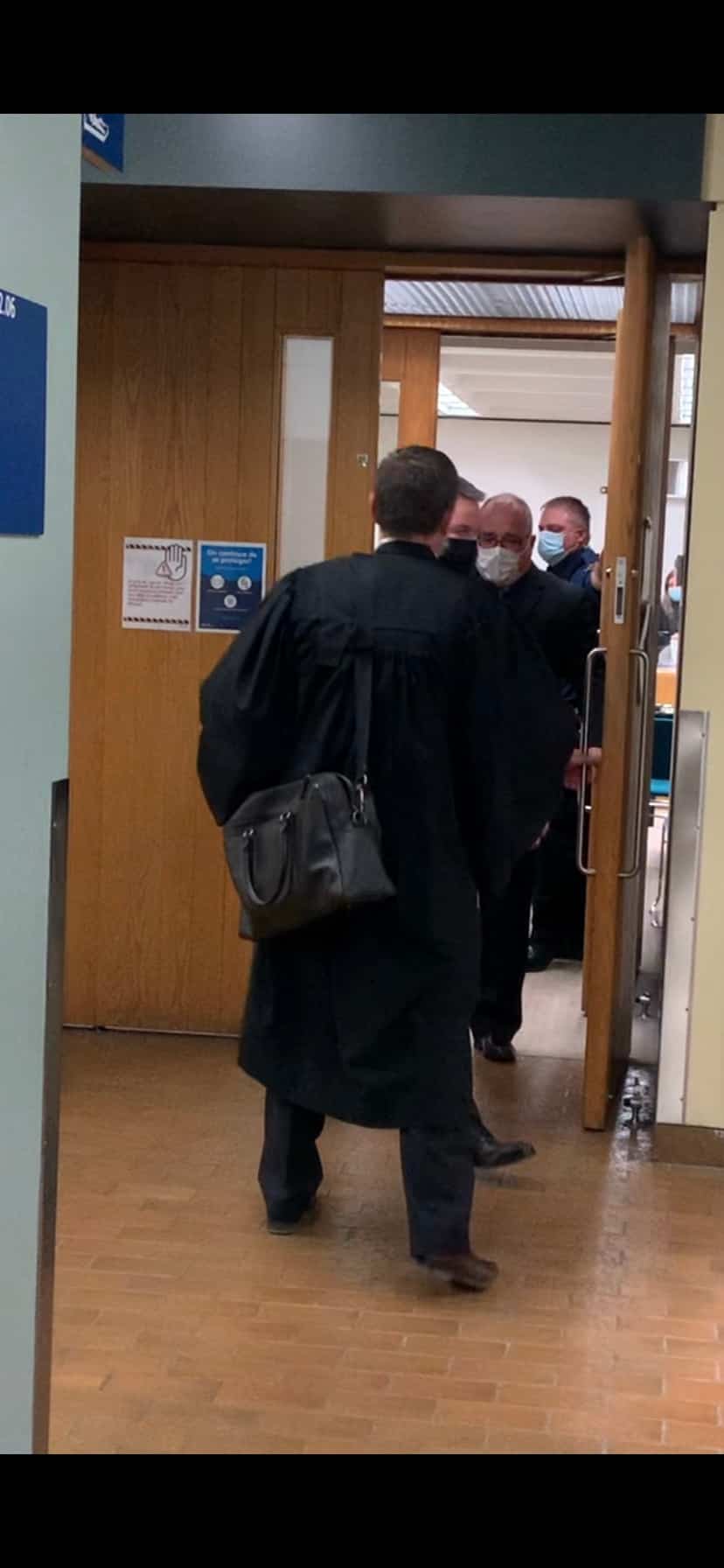 Un policier du SPVQ reconnaît avoir filmé une femme et ses enfants ...