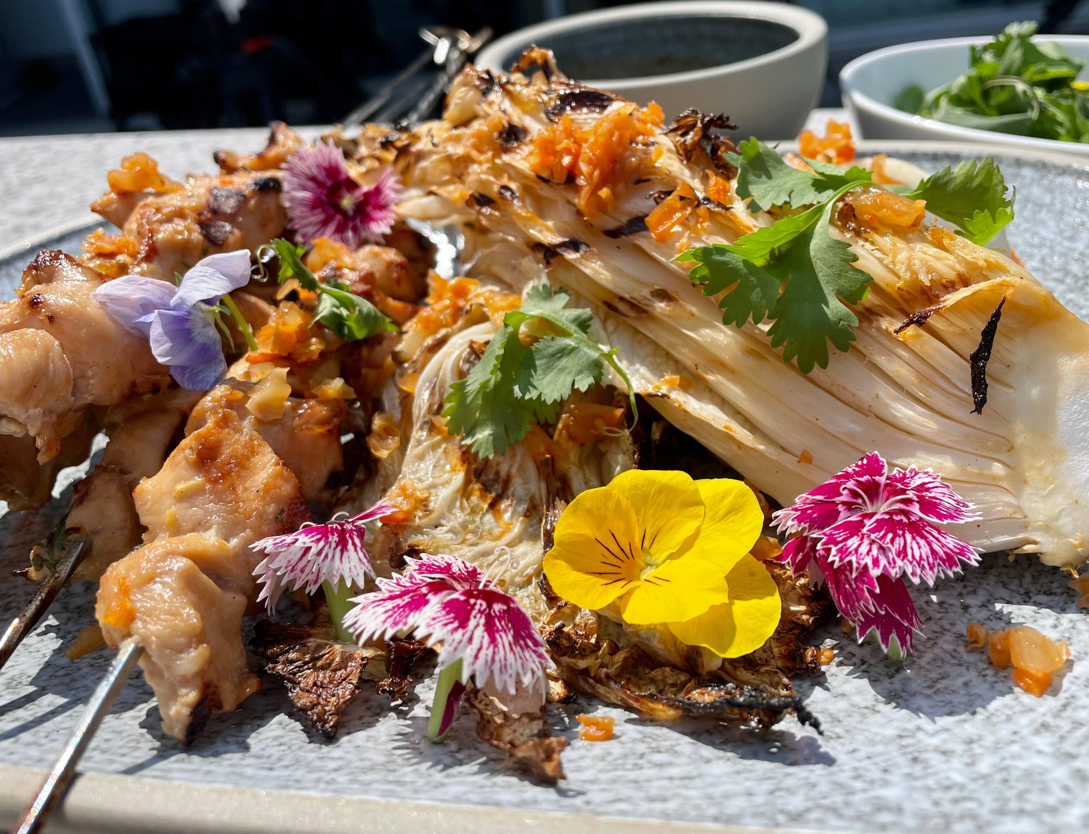 Yakitori de poulet sauce Tare et chou grillé au sésame | Salut Bonjour