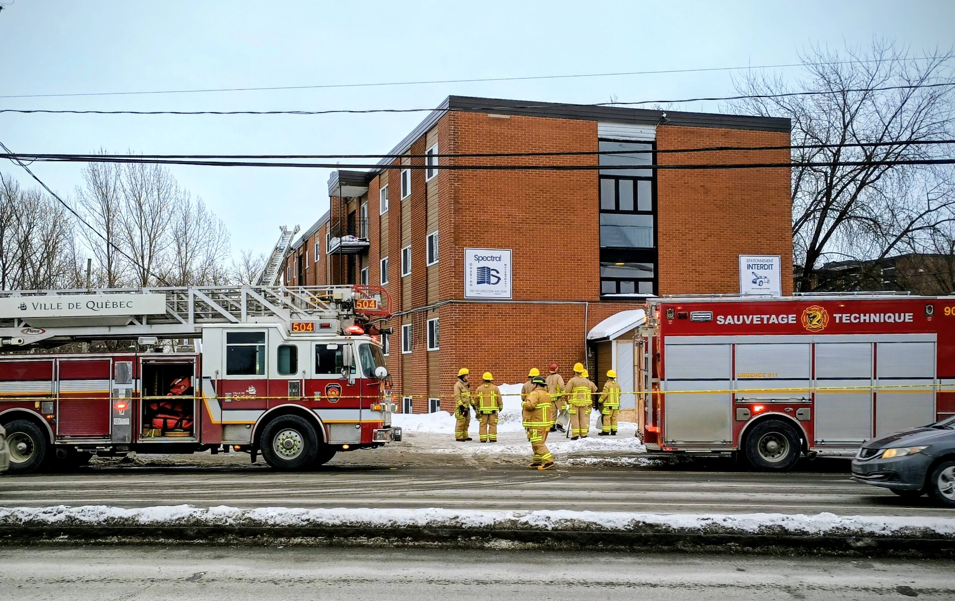 [PHOTOS] Structure dangereuse: les pompiers de Québec ont évacué un ...