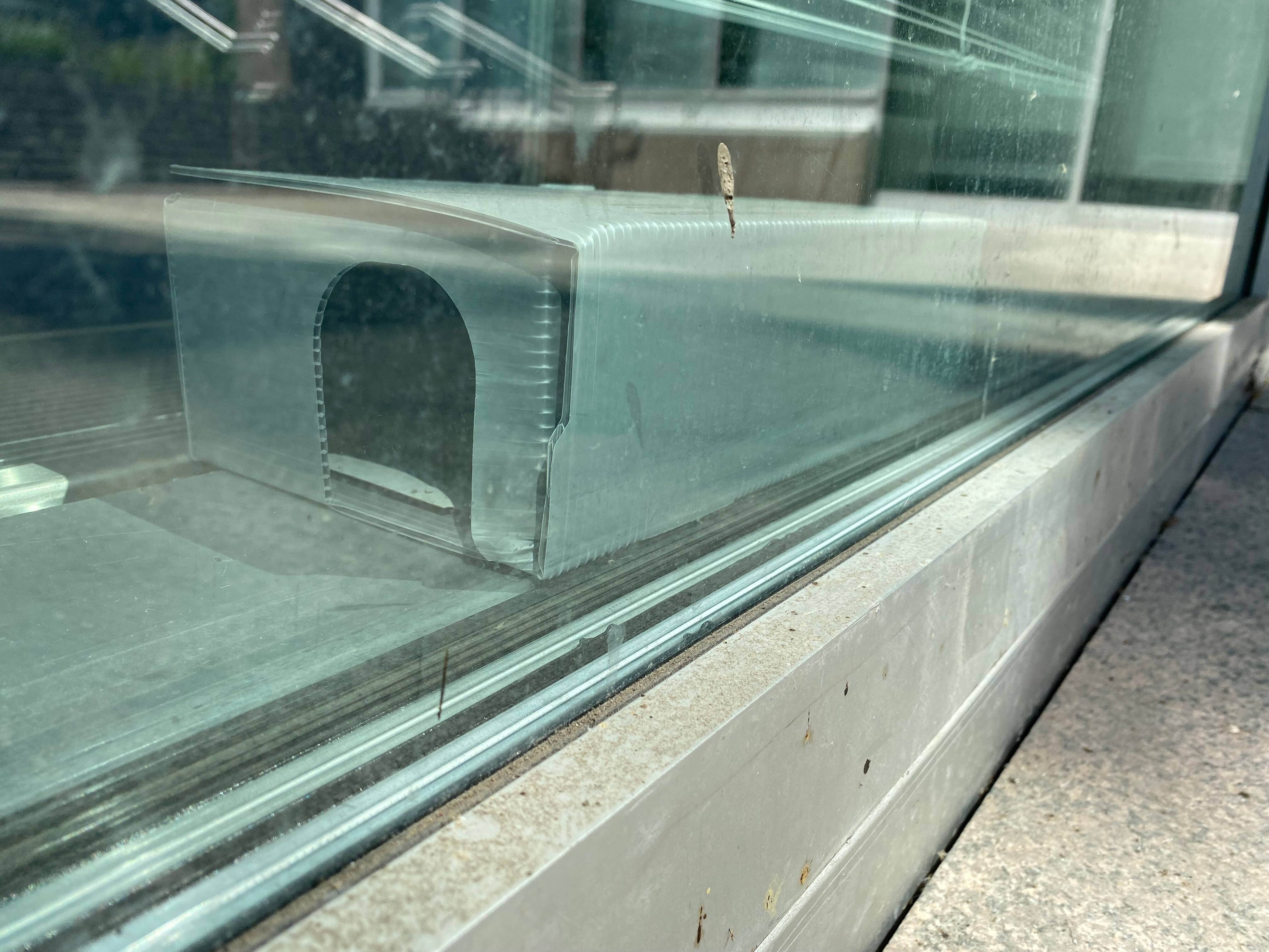 Complexe Guy-Favreau: le quartier général du fédéral à Montréal infesté ...
