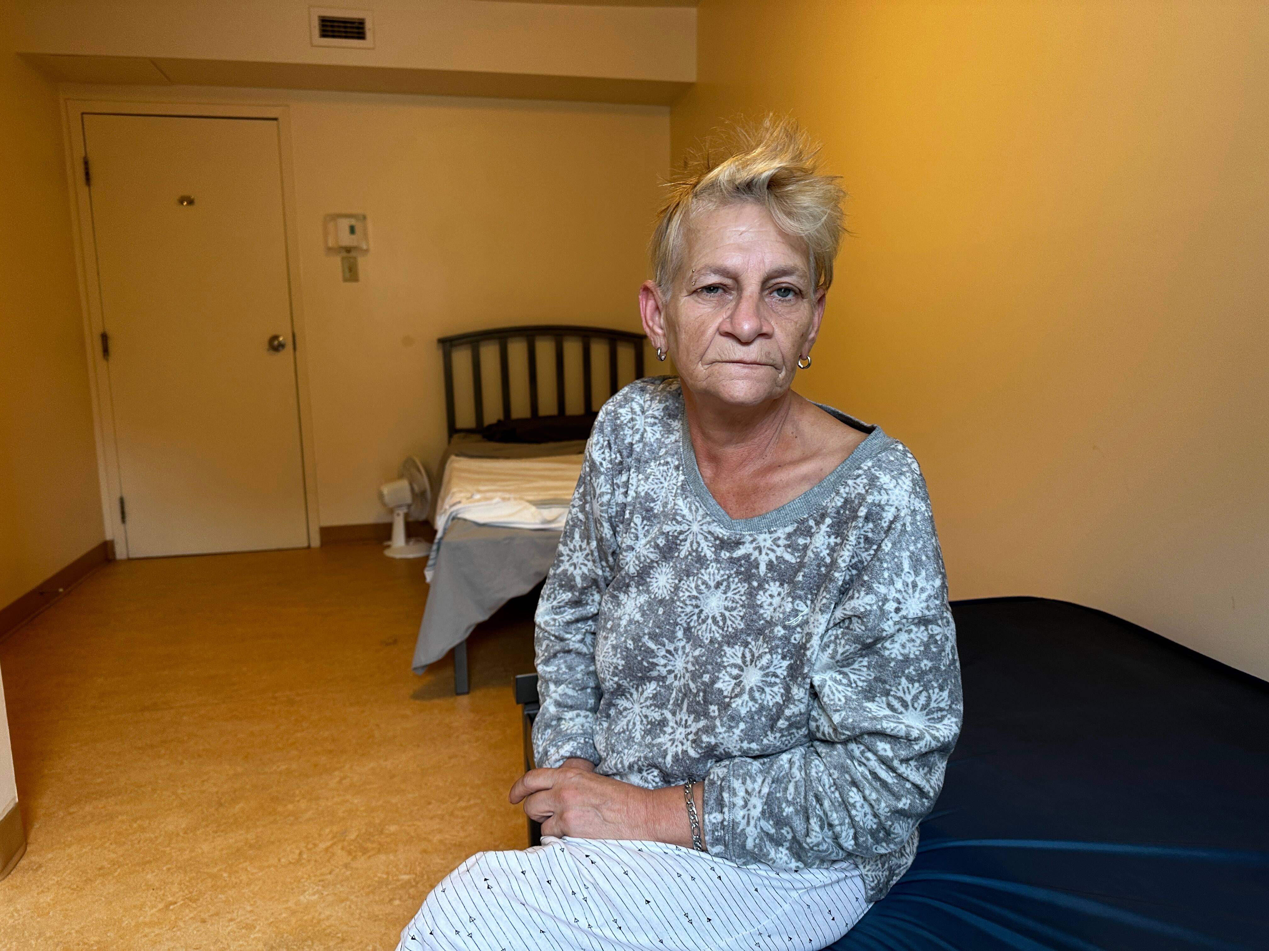 «Je ne veux pas mourir dans la rue»: une femme itinérante se confie à l ...