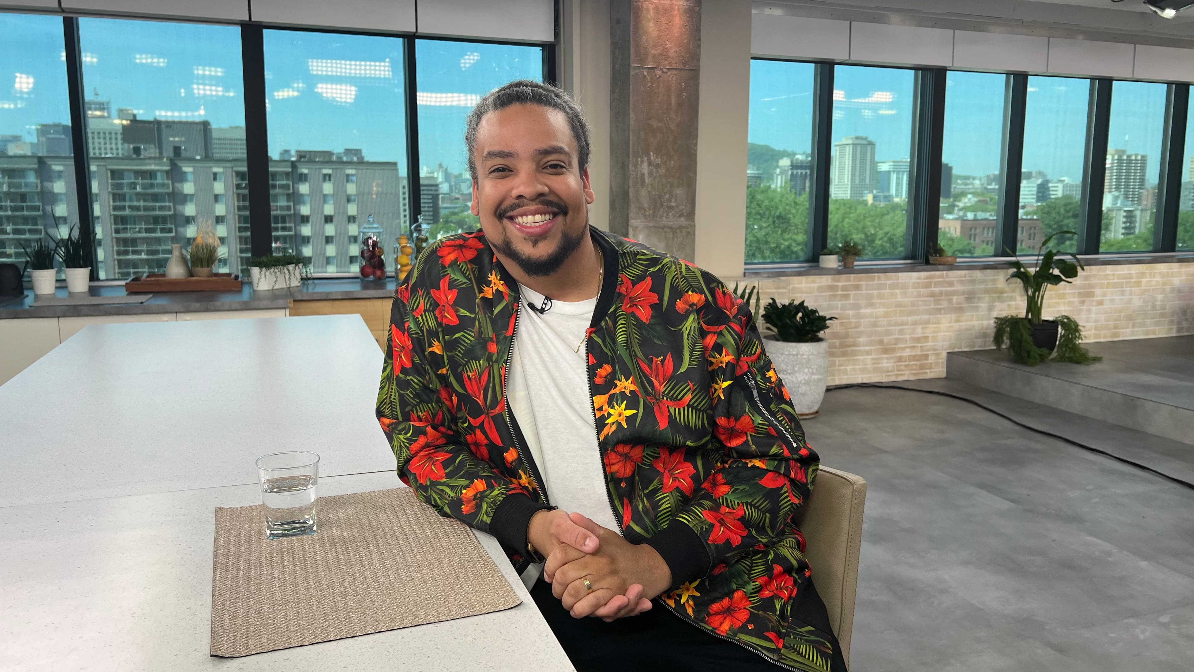 Depuis 4 saisons maintenant, Michel Kunta anime le Centre Bell | Salut ...