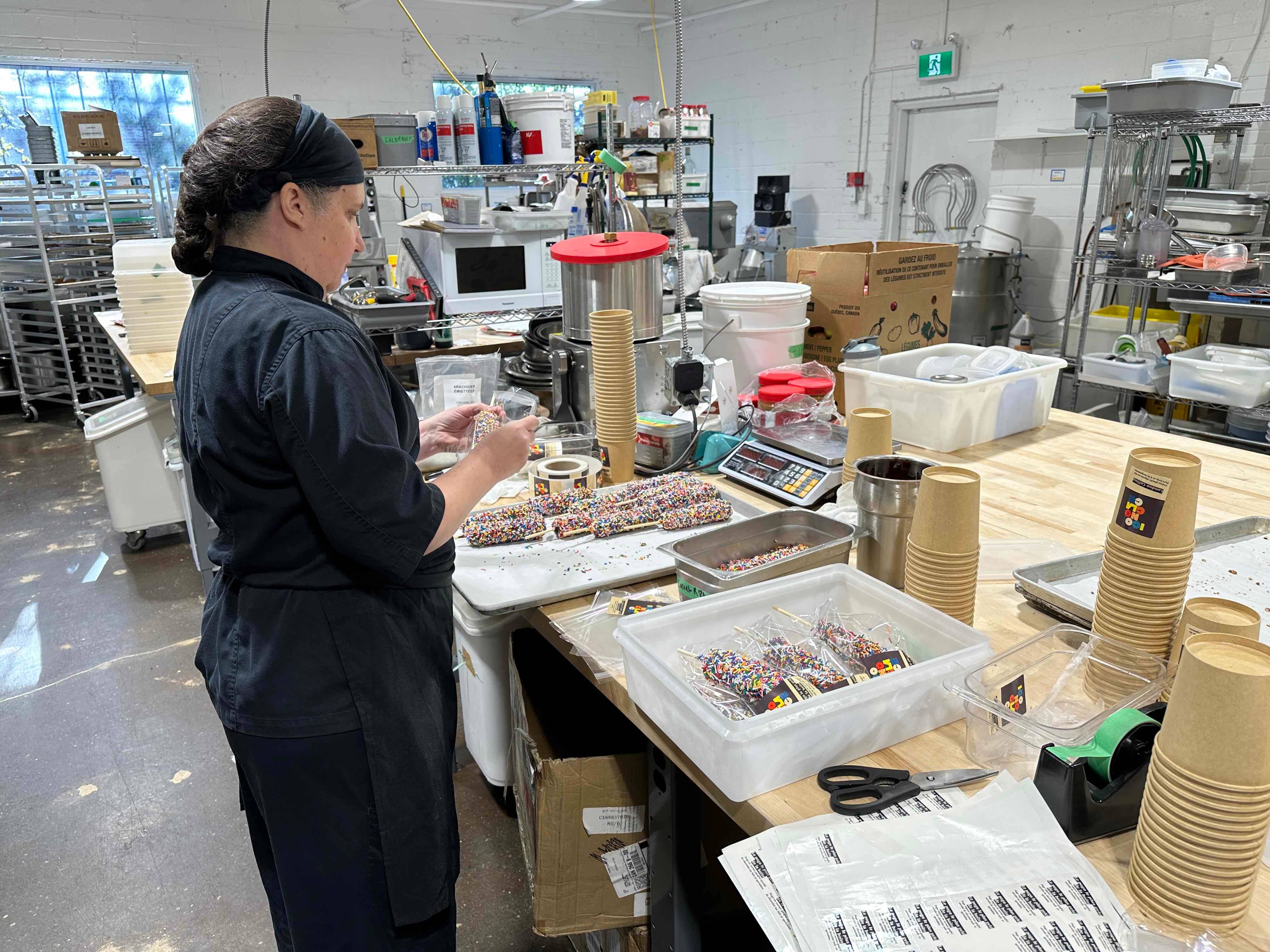 Incursion dans la cuisine de l’emblématique crèmerie Iconoglace avant l ...