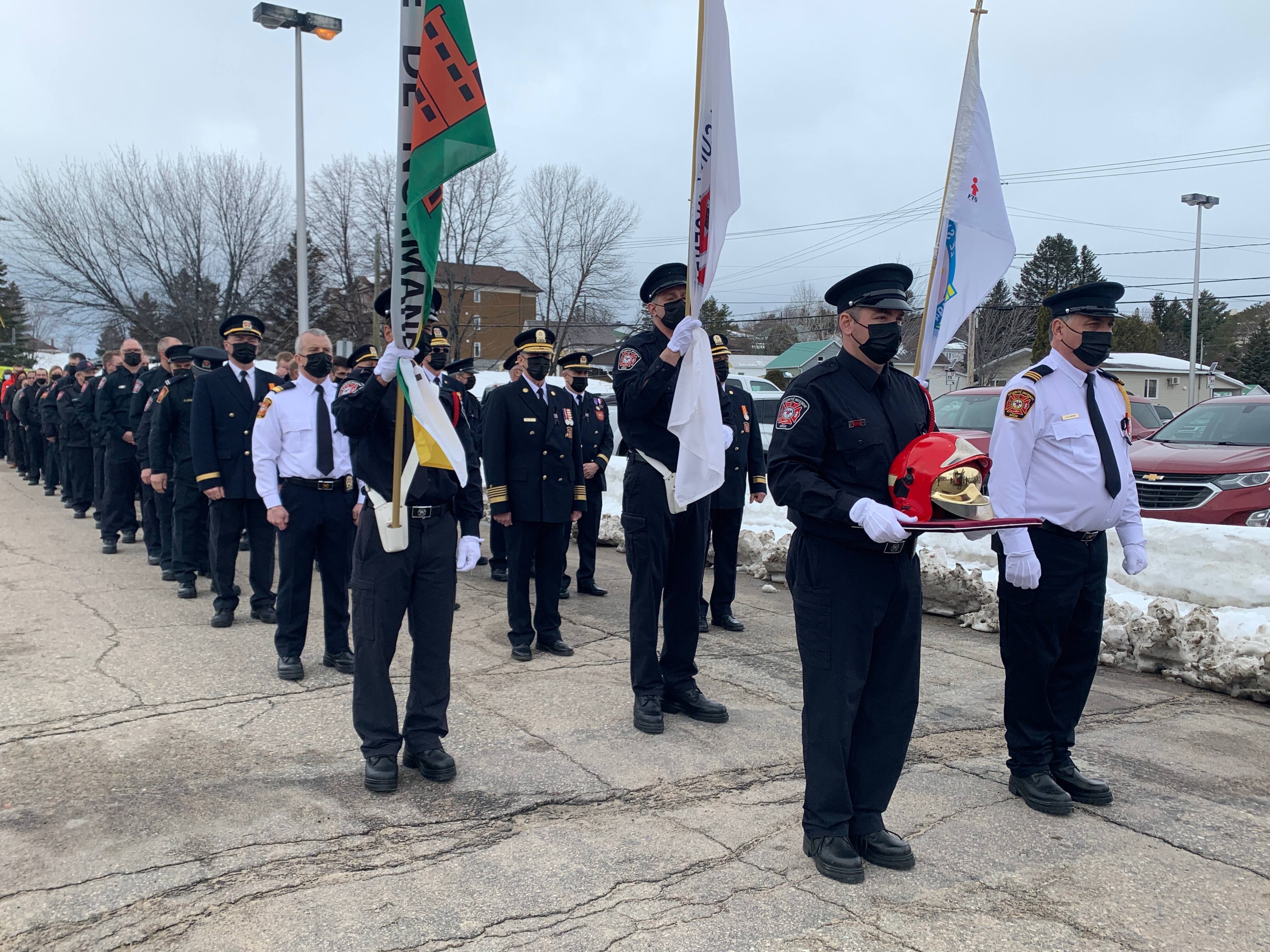 Funérailles du pompier Dominic Jean: un dernier hommage émotif | TVA ...