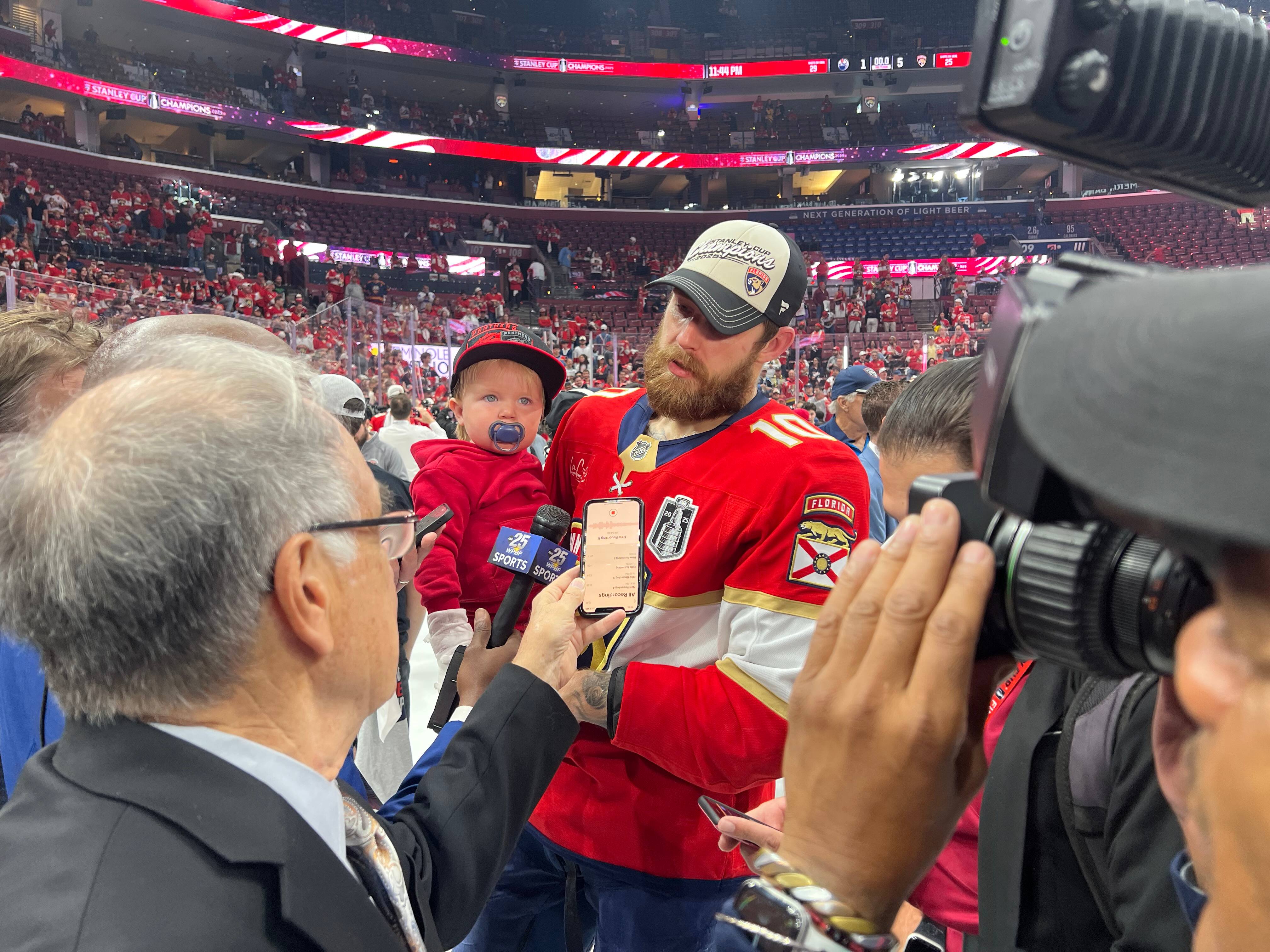 A.J. Greer: «Je suis un champion de la Coupe Stanley» | TVA Nouvelles