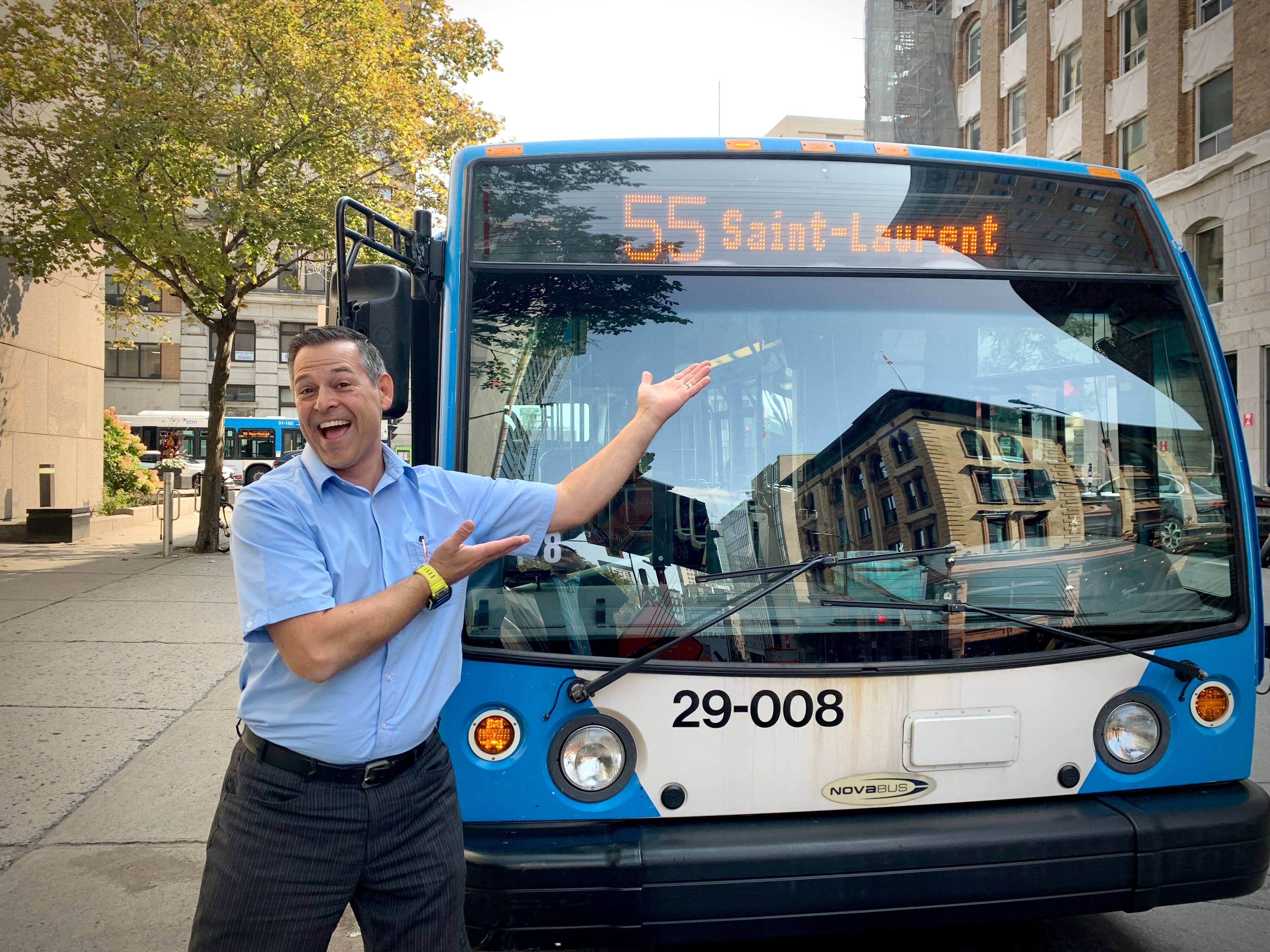 Le reconnaissez-vous? On a fait un tour de bus avec le chauffeur ...