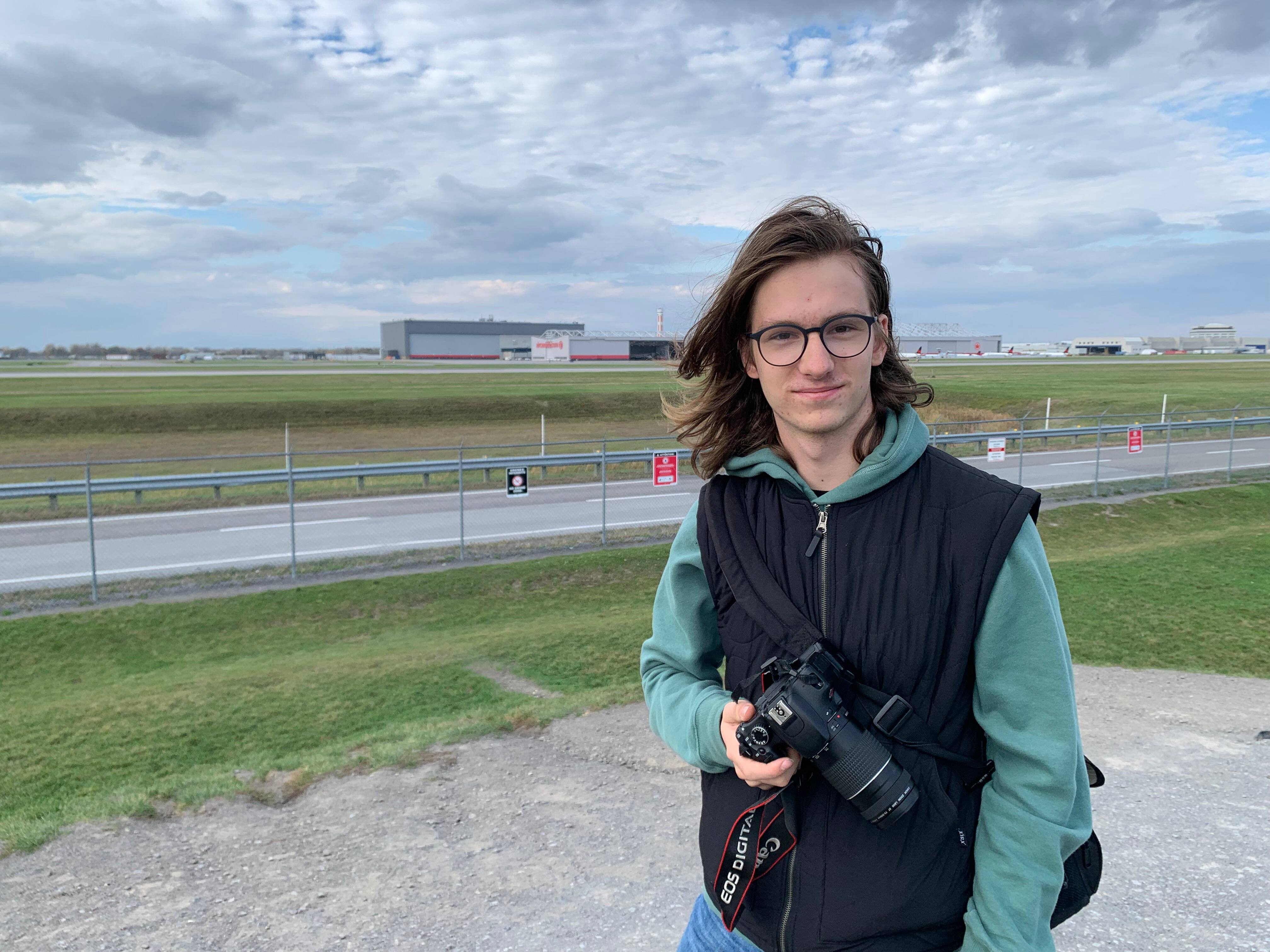 On a passé 1h à regarder des avions décoller pour faire ressortir notre ...
