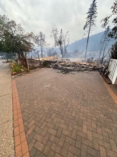 [À VOIR] Feux de forêt ravageurs à Jasper: une Québécoise apprend pour ...