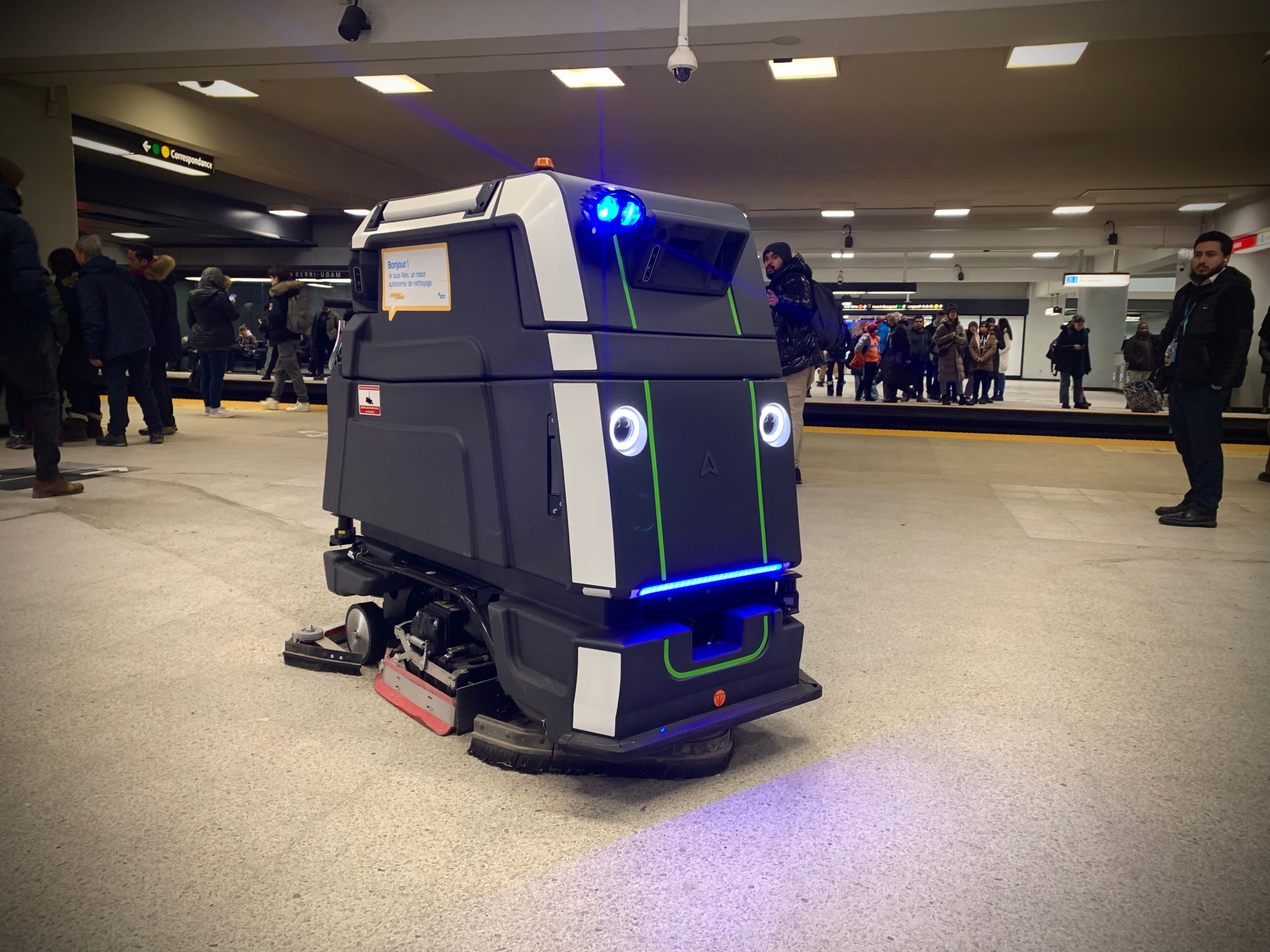 On vous présente Néo, le robot qui fait le ménage à Berri-UQAM | TVA ...