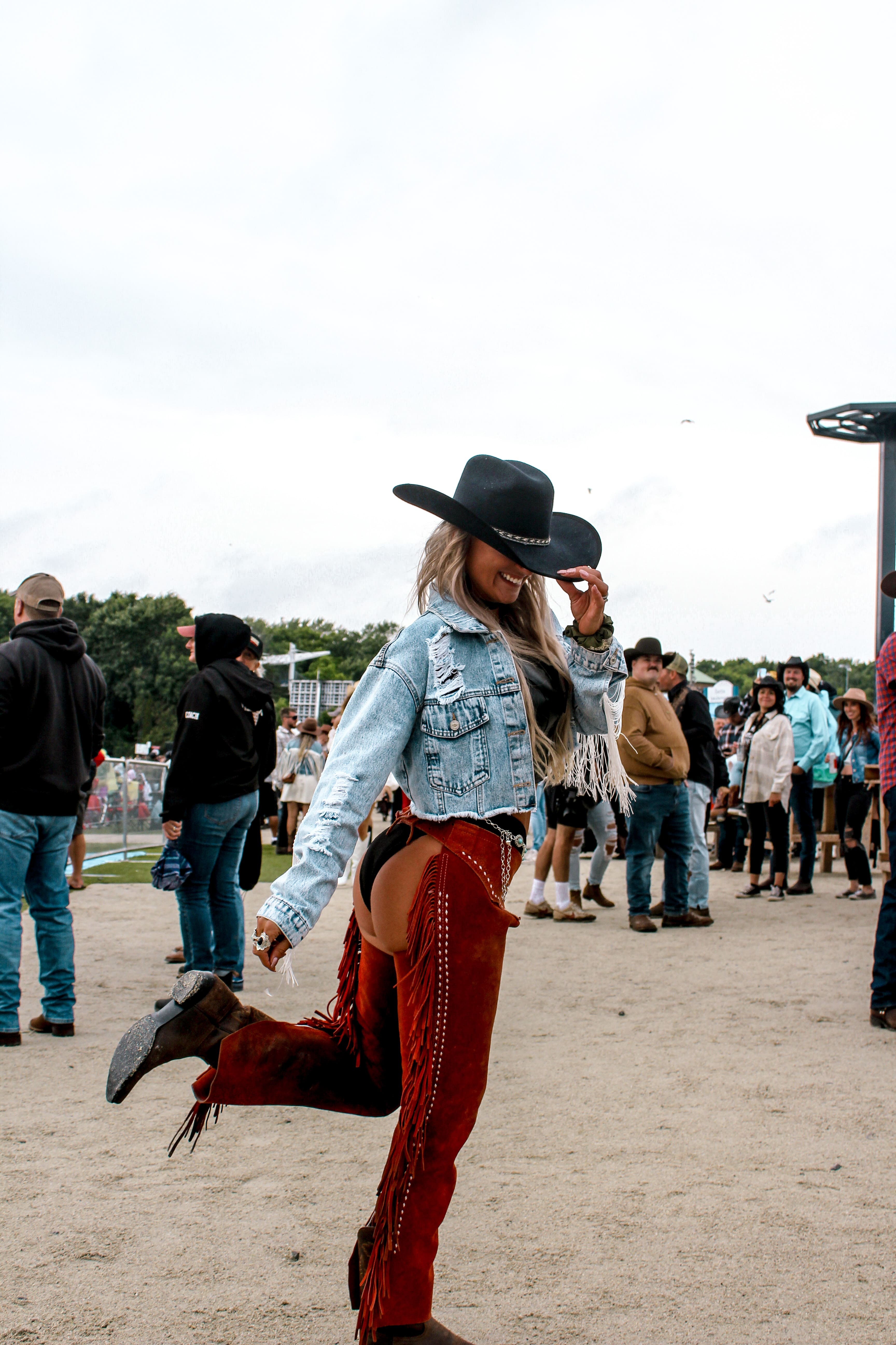 Voyez les looks les plus sexy repérés ce week-end au festival country ...