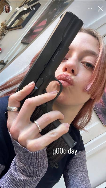 Laurie Babin se réinvente avec une coupe pieuvre rose bonbon | billie