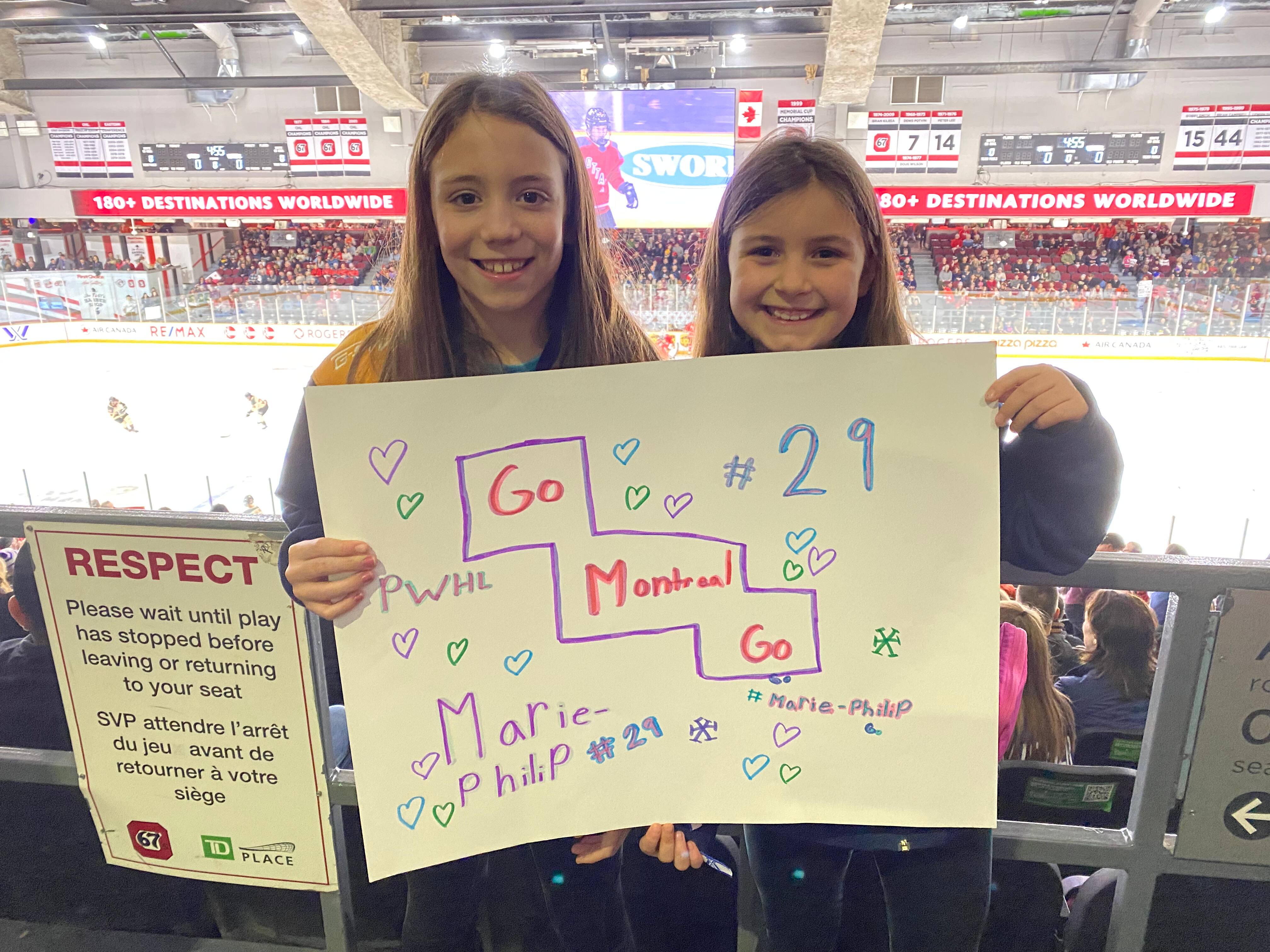Victoire pour Montréal et... pour le hockey féminin | TVA Nouvelles