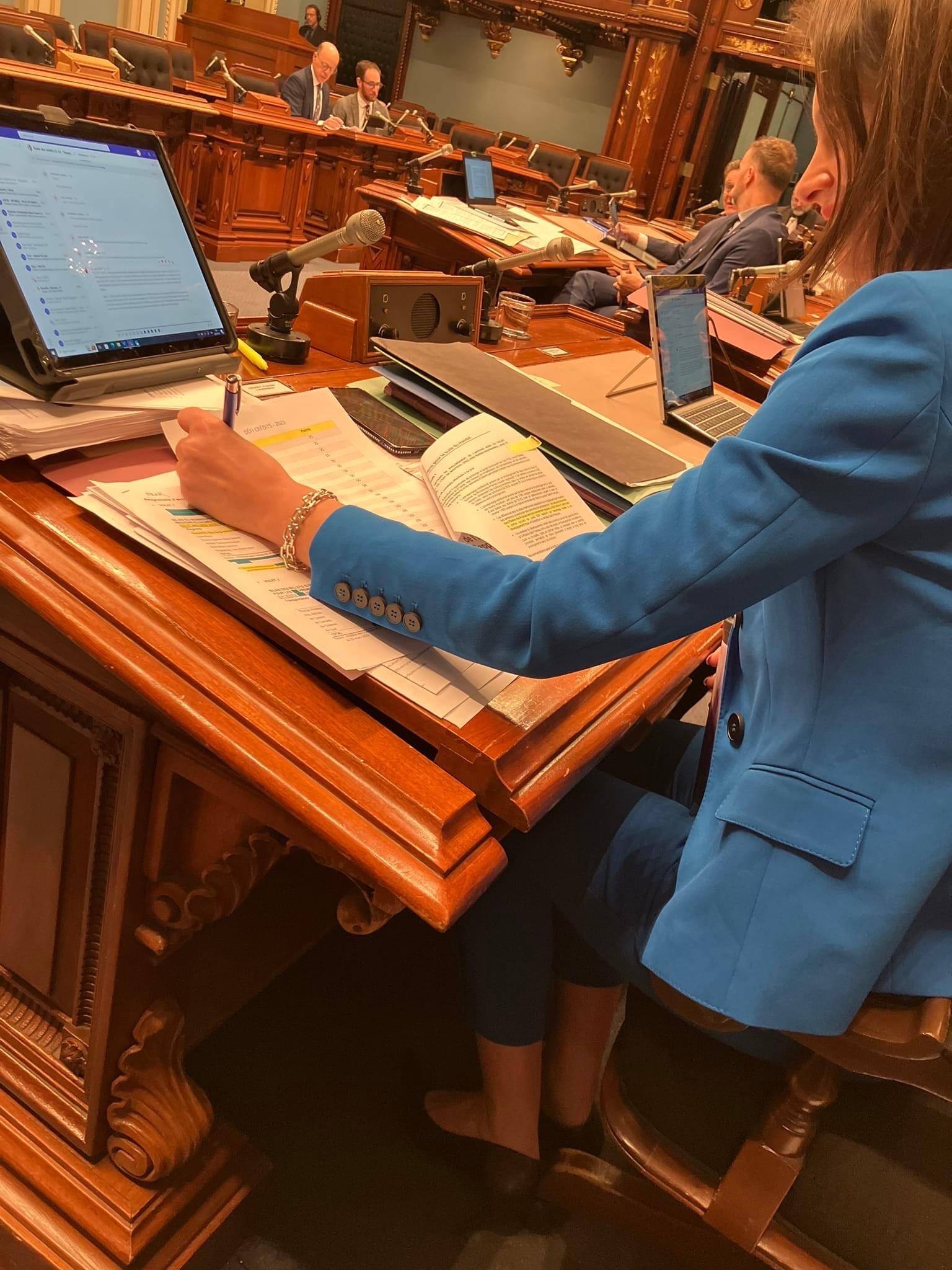 Assemblée nationale: Geneviève Guilbault jouait à un jeu à l’étude des ...