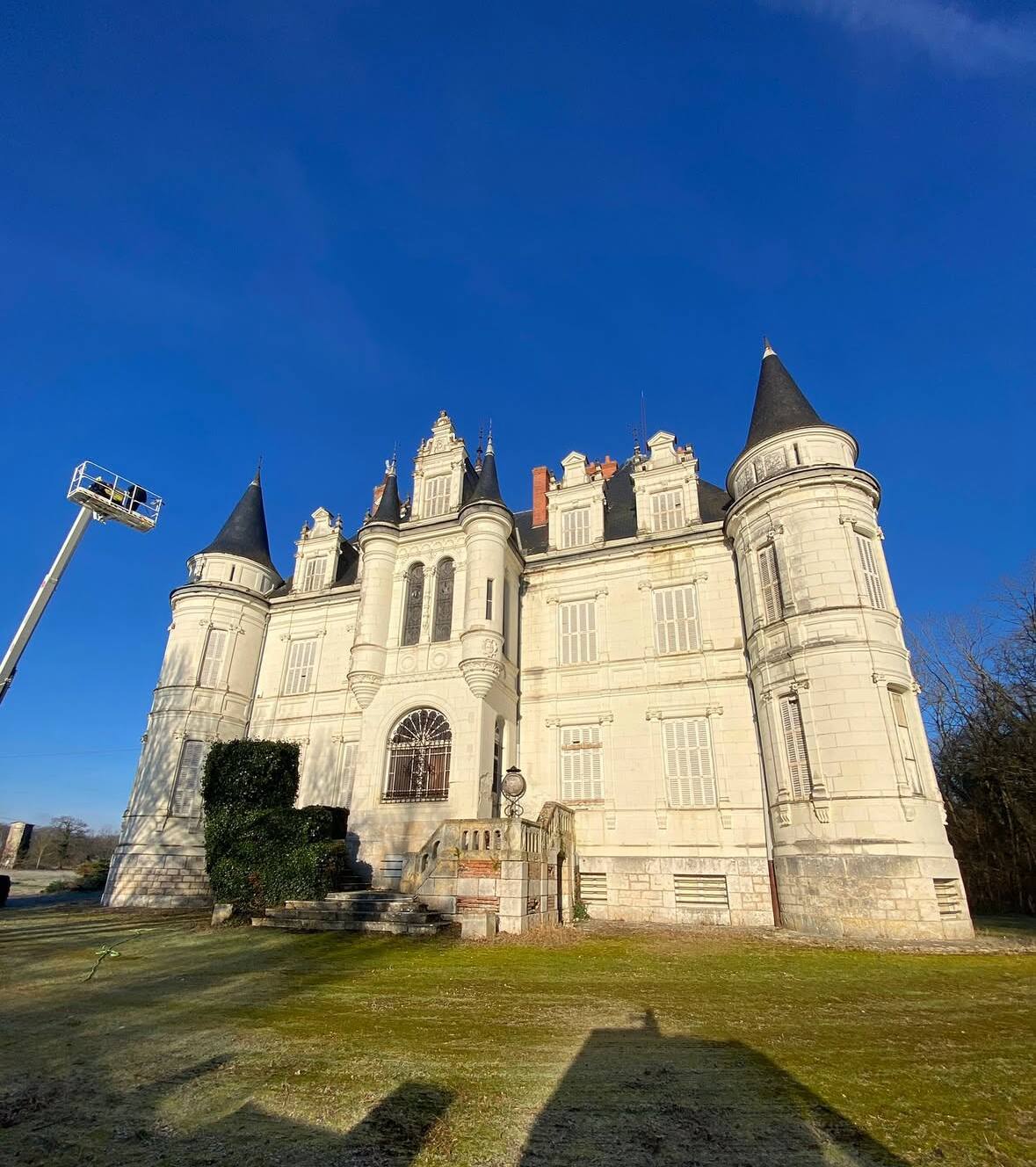 Deux Québécois deviennent propriétaires d’un château en France | JDQ