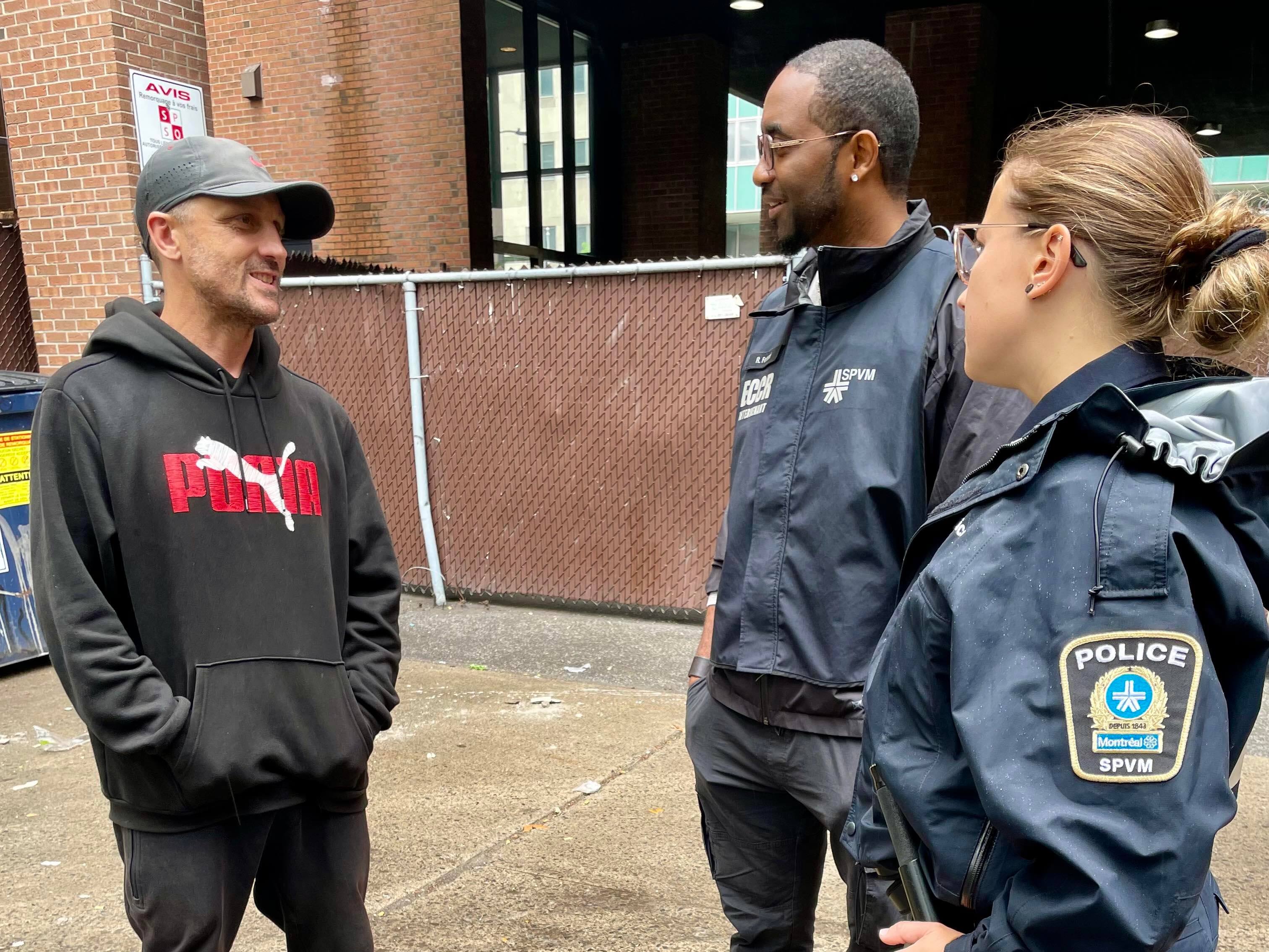 En tournée au centre-ville avec le SPVM : «on veut tenter d’humaniser l ...