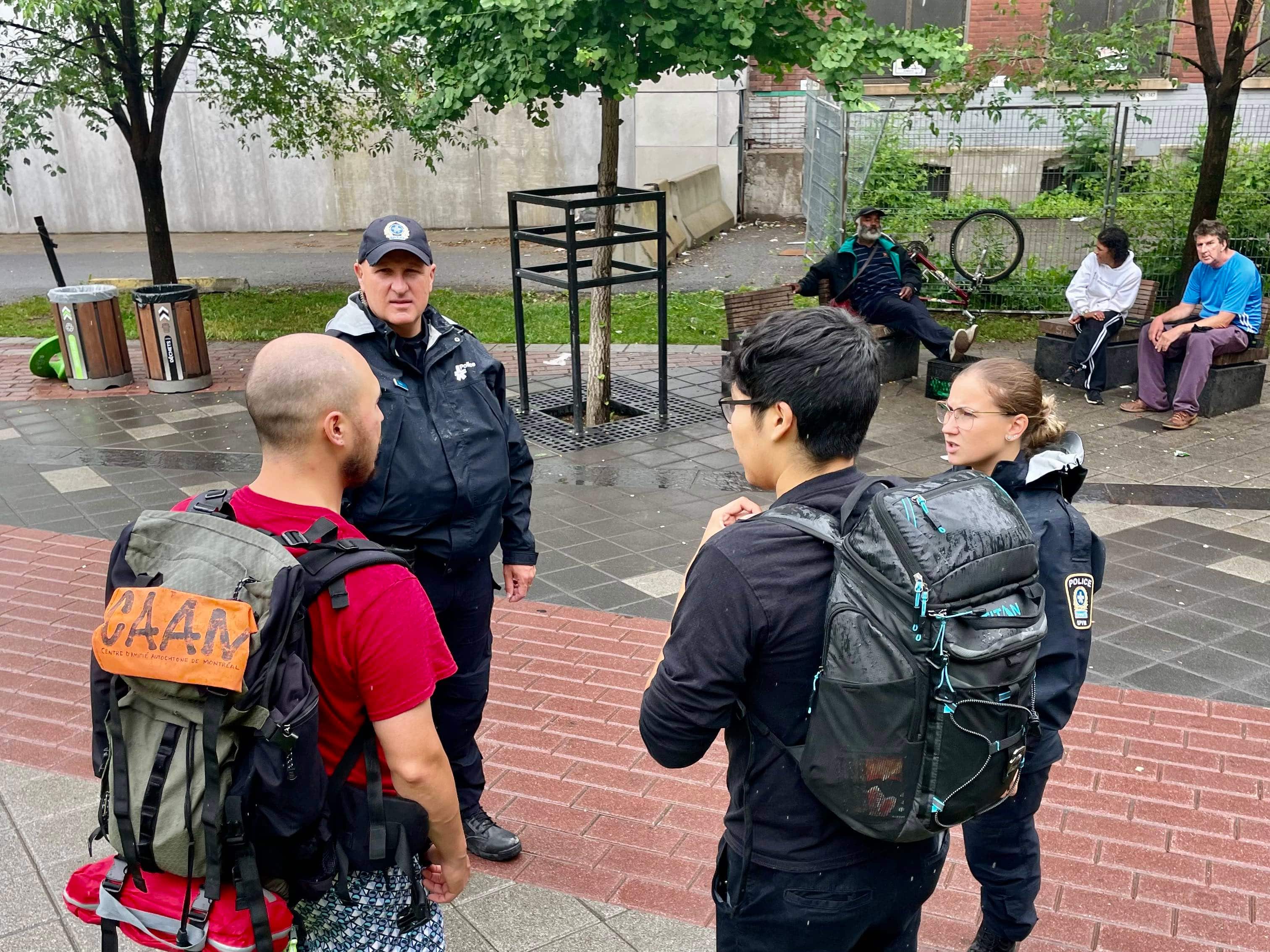 En tournée au centre-ville avec le SPVM : «on veut tenter d’humaniser l ...