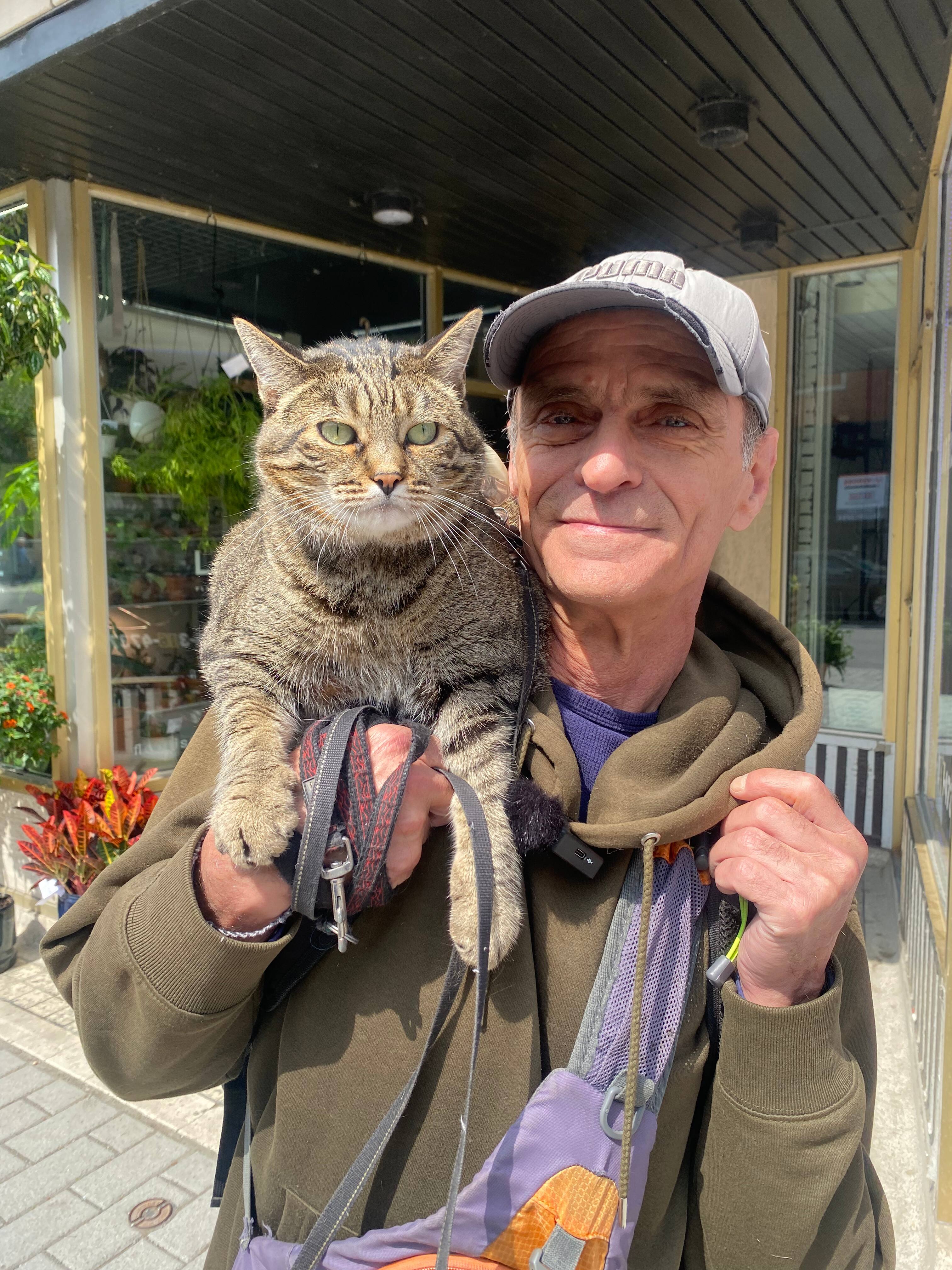 Star à Hochelaga: Jacques Pépin, l'homme qui se promène partout avec sa ...