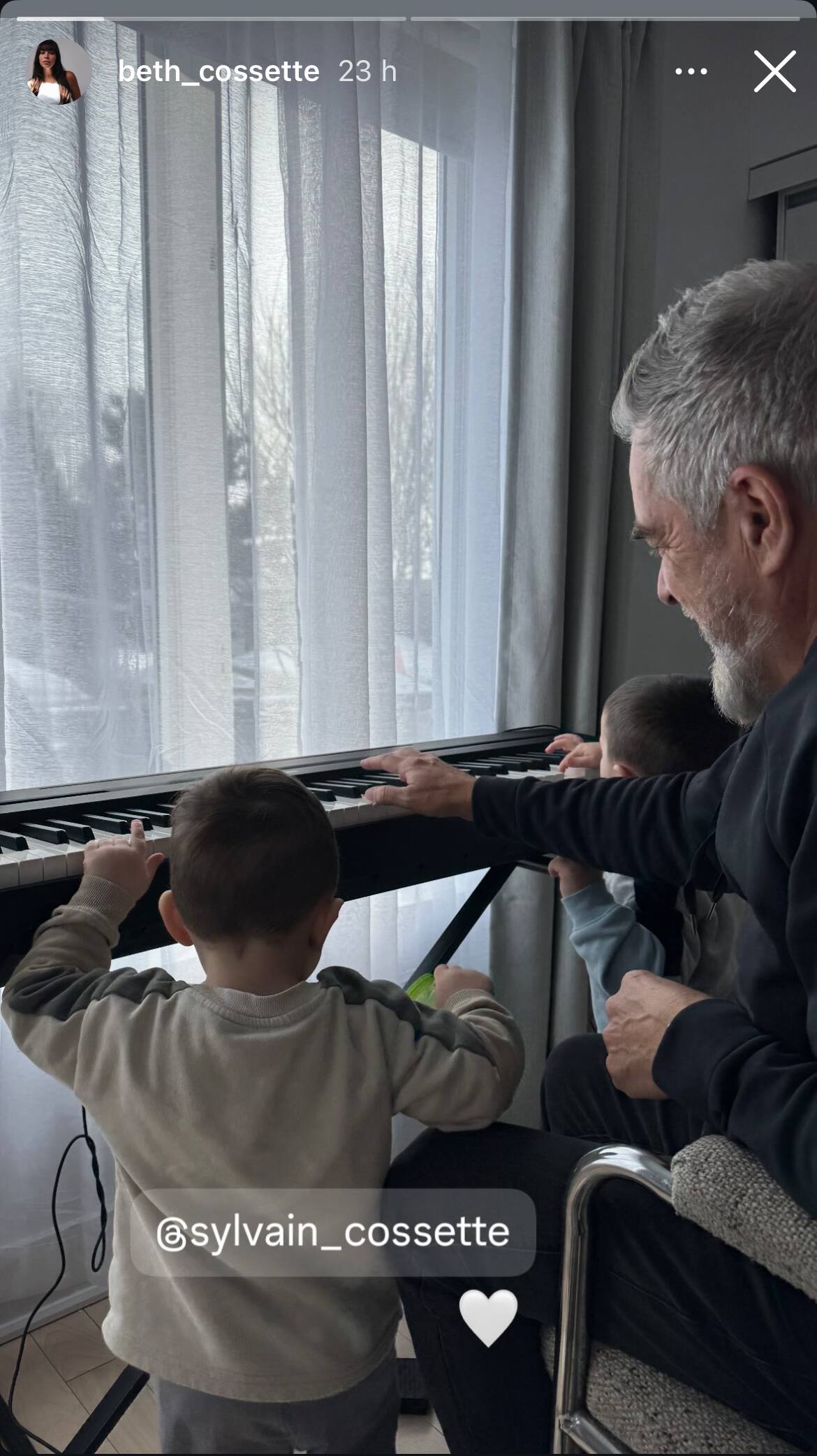 Voyez une rare photo de Sylvain Cossette avec ses petits-enfants | 7 Jours
