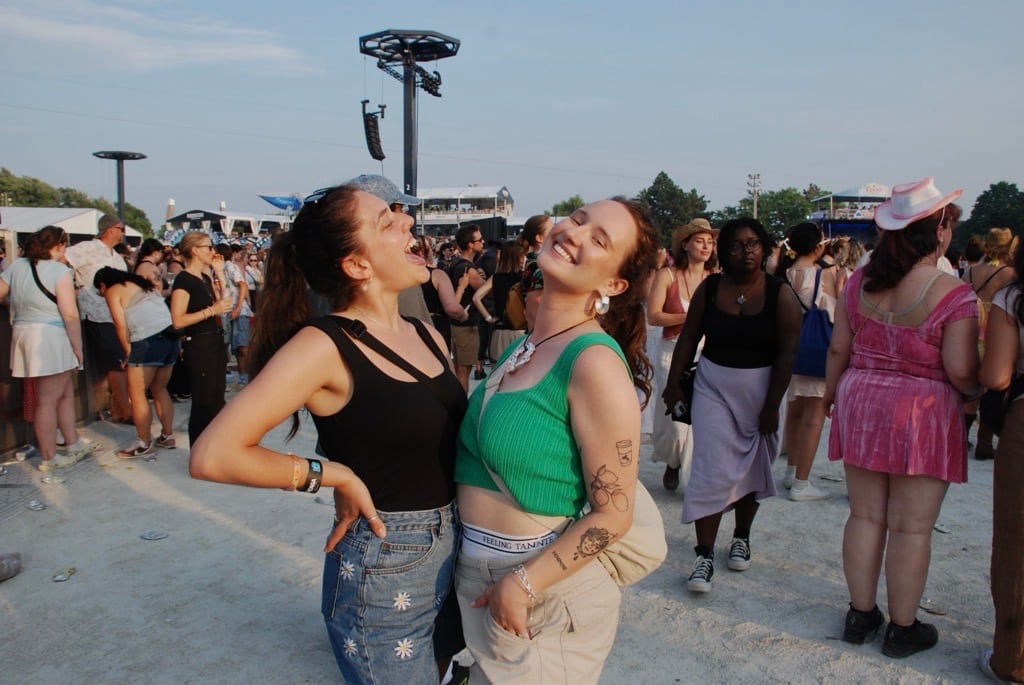 La programmation 2025 du FEQ enfin dévoilée: Avril Lavigne et Shania ...