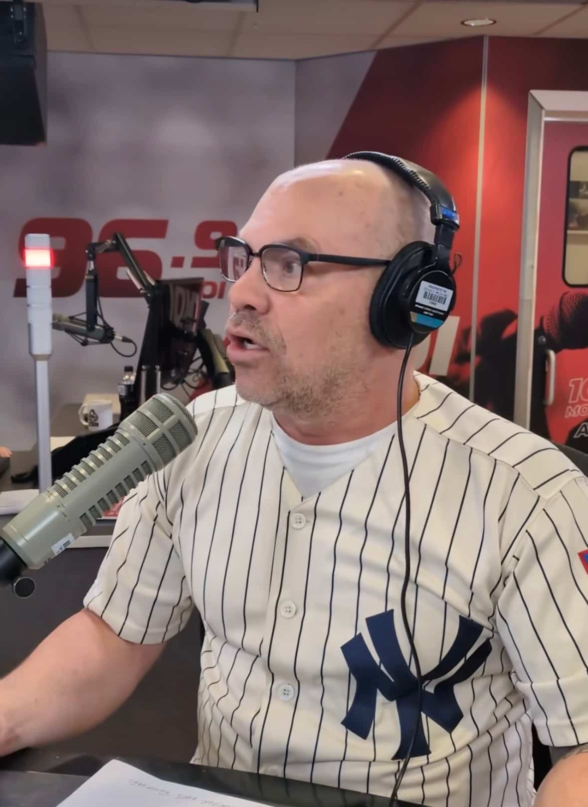 Ému, Maxim Martin annonce son départ de la radio pour des raisons de ...