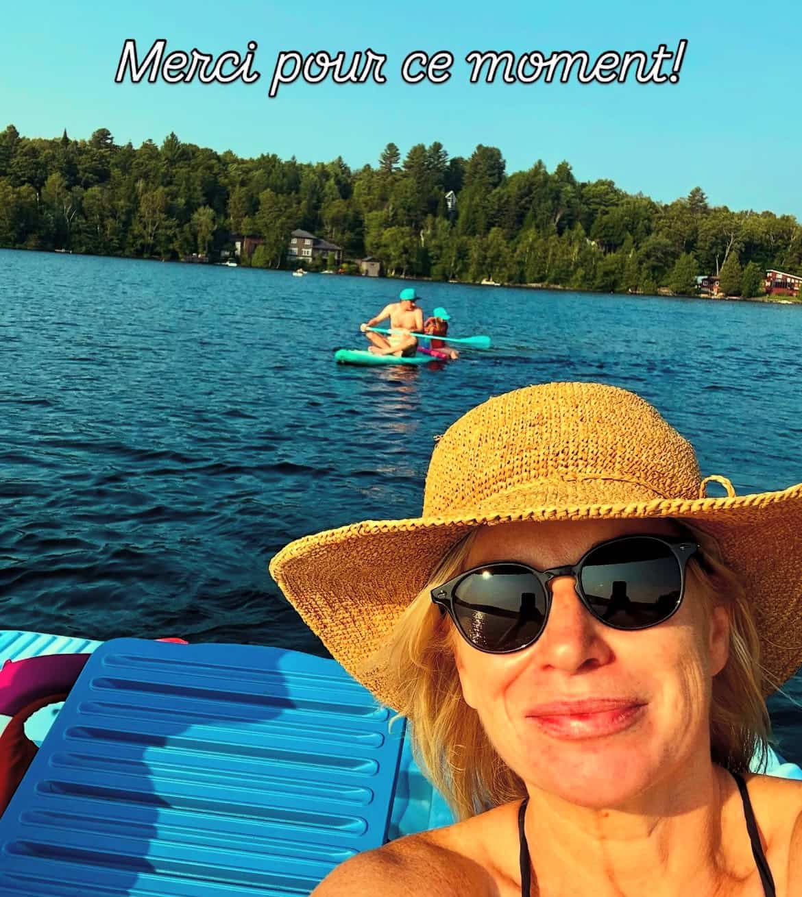 Cathy Gauthier profite des vacances avec sa fille et un humoriste bien ...