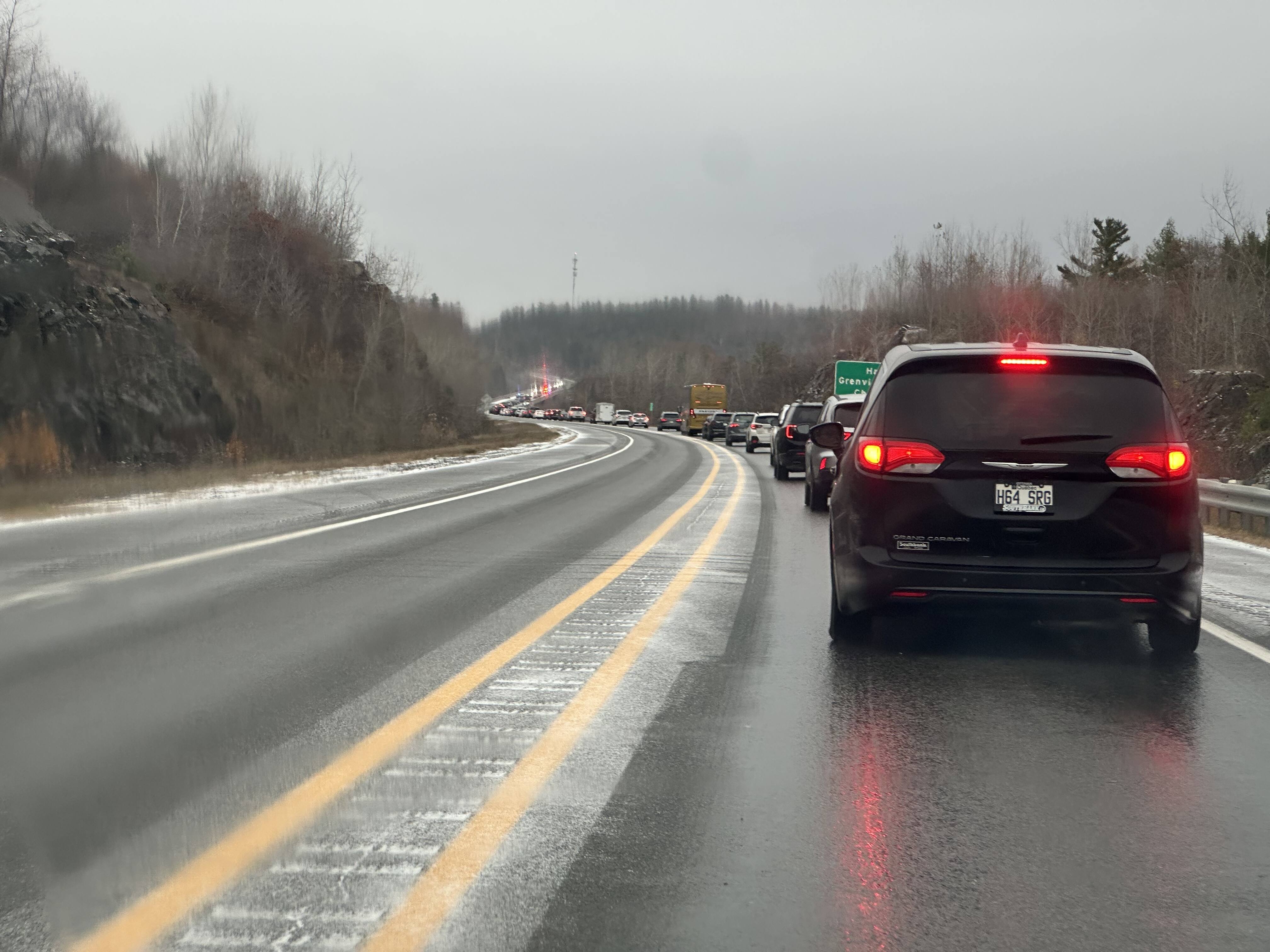 Conditions météorologiques difficiles sur les routes: une vingtaine de ...