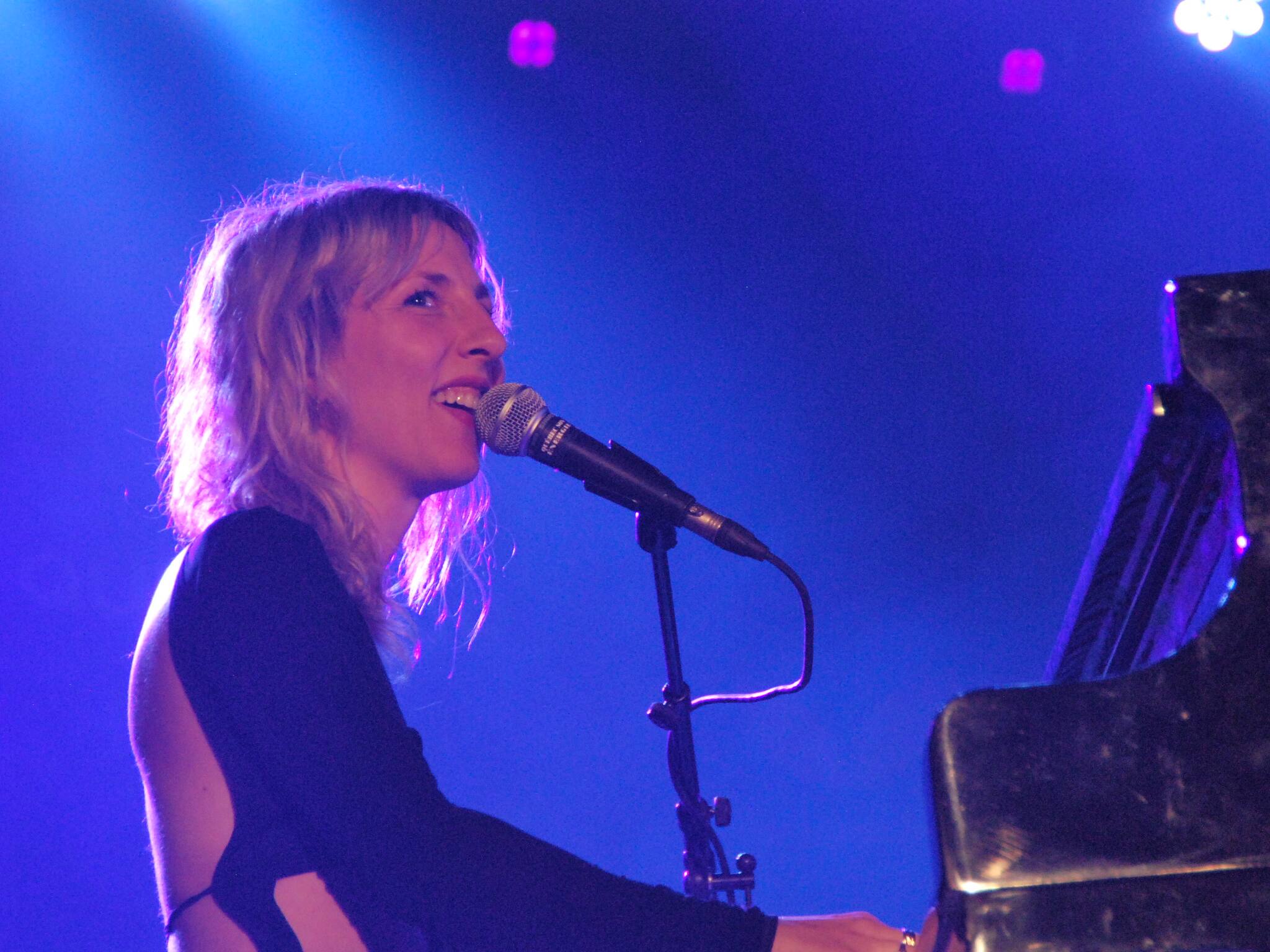 Festival de la chanson de Tadoussac: la chanteuse Ariane Roy énergique ...