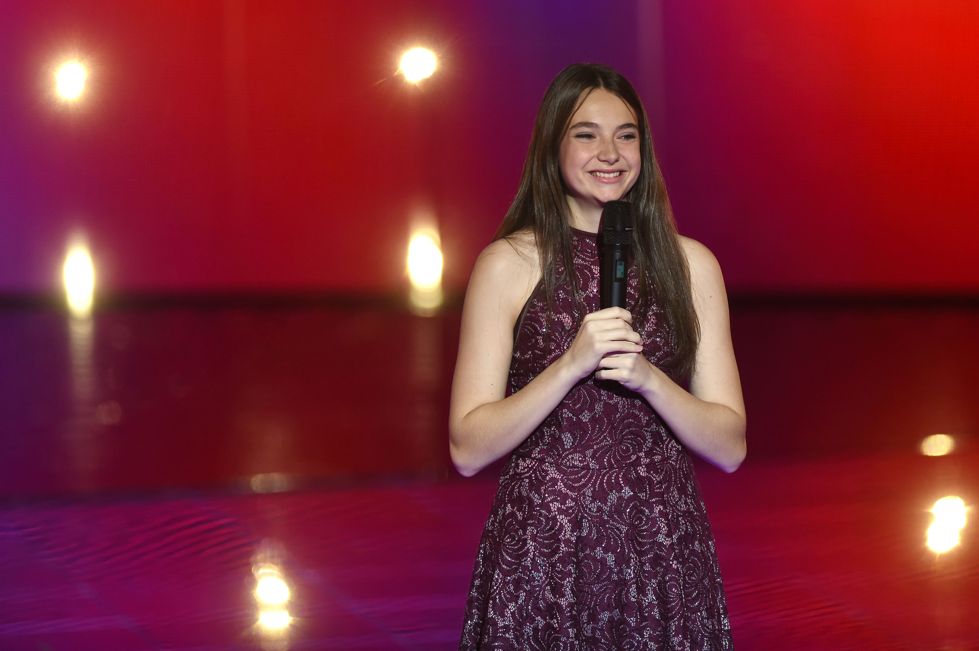 [VIDÉO] La jeune chanteuse québécoise Jade Mathieu passe en demi-finale ...