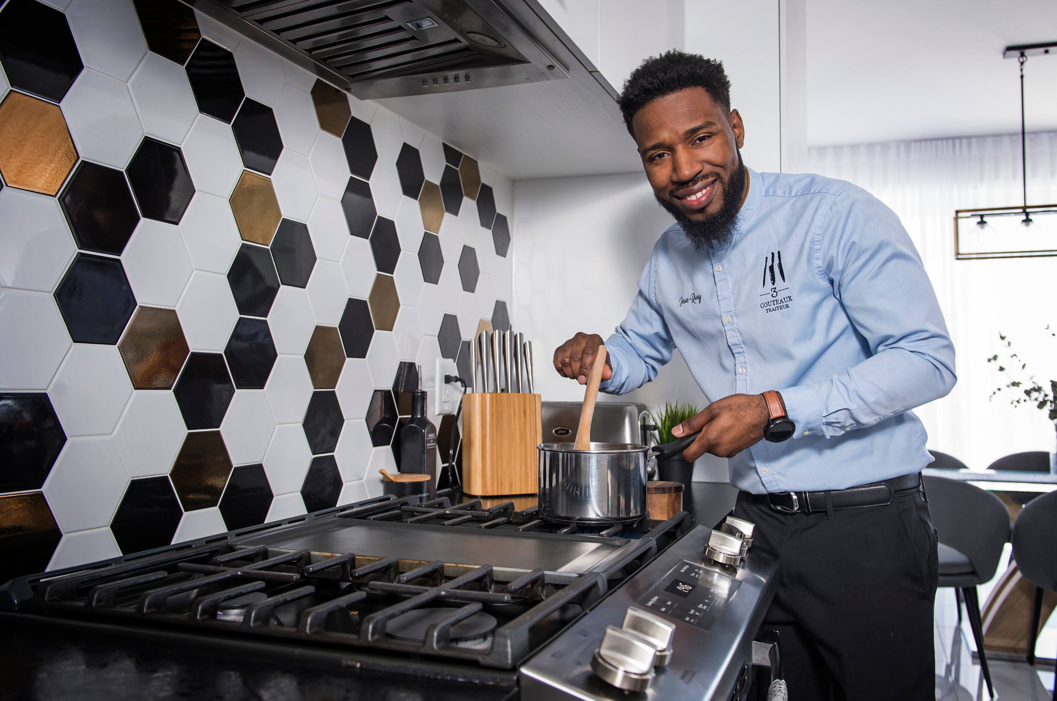 Jean-Rony Poteau : Le chef black qui ne fait qu’une bouchée des ...