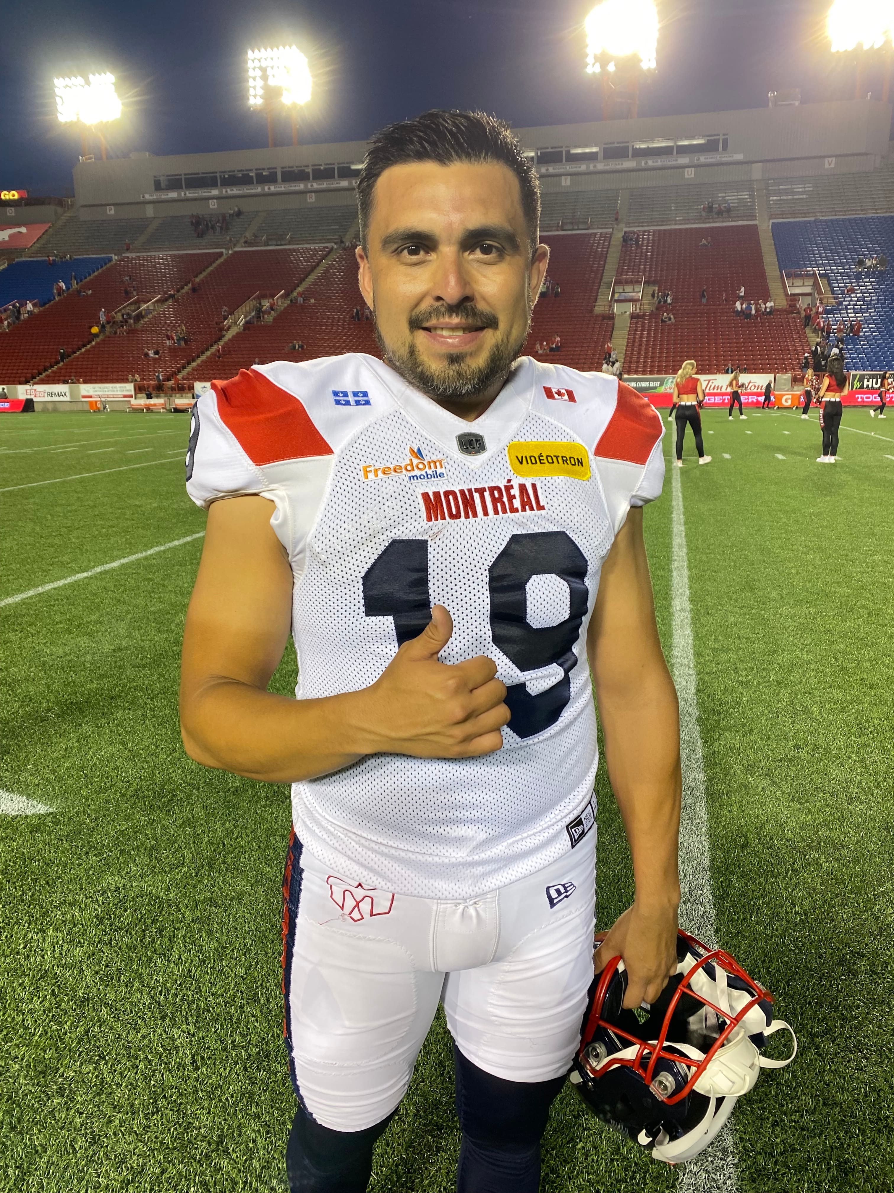 José Maltos Diaz, célébré en héros à la suite de son long botté ...