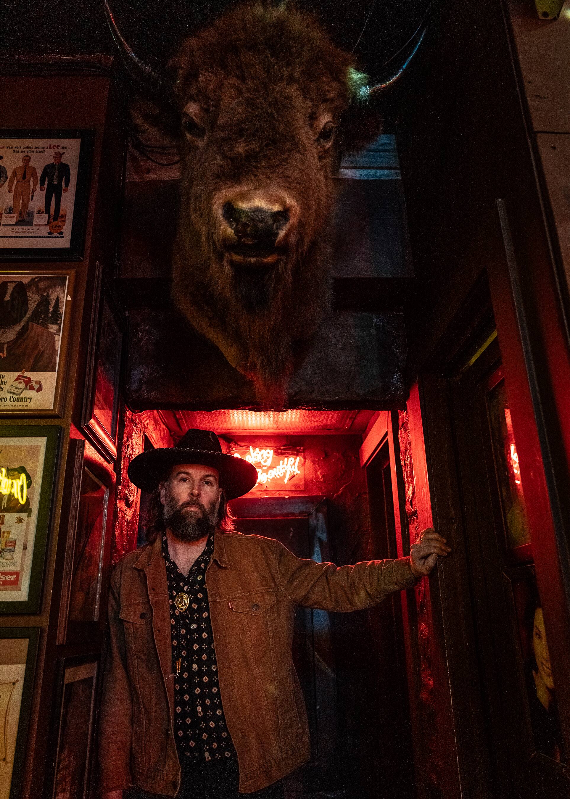 Jason Bajada lance un premier album country - en français! - en 20 ans ...