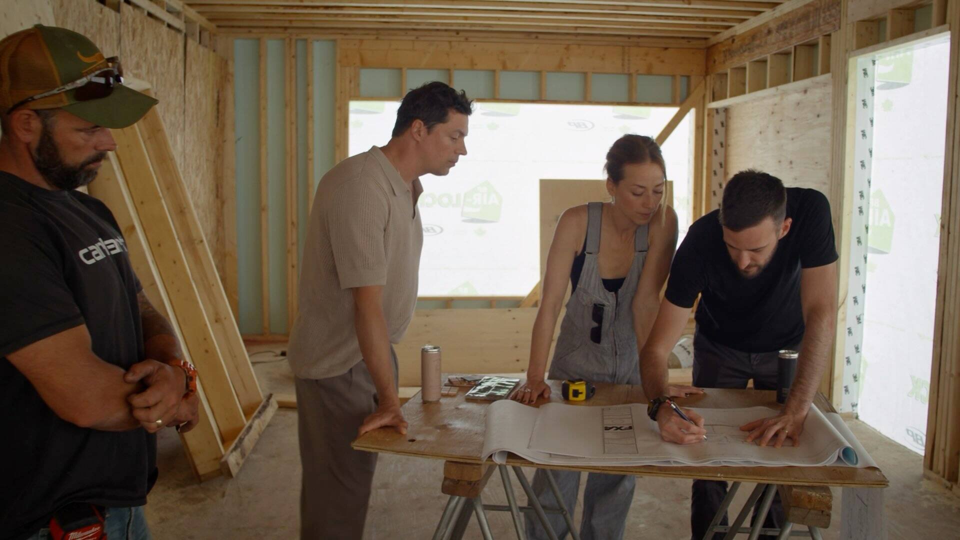 Karine Vanasse rénove une maison ancestrale qu’elle a achetée sur un ...